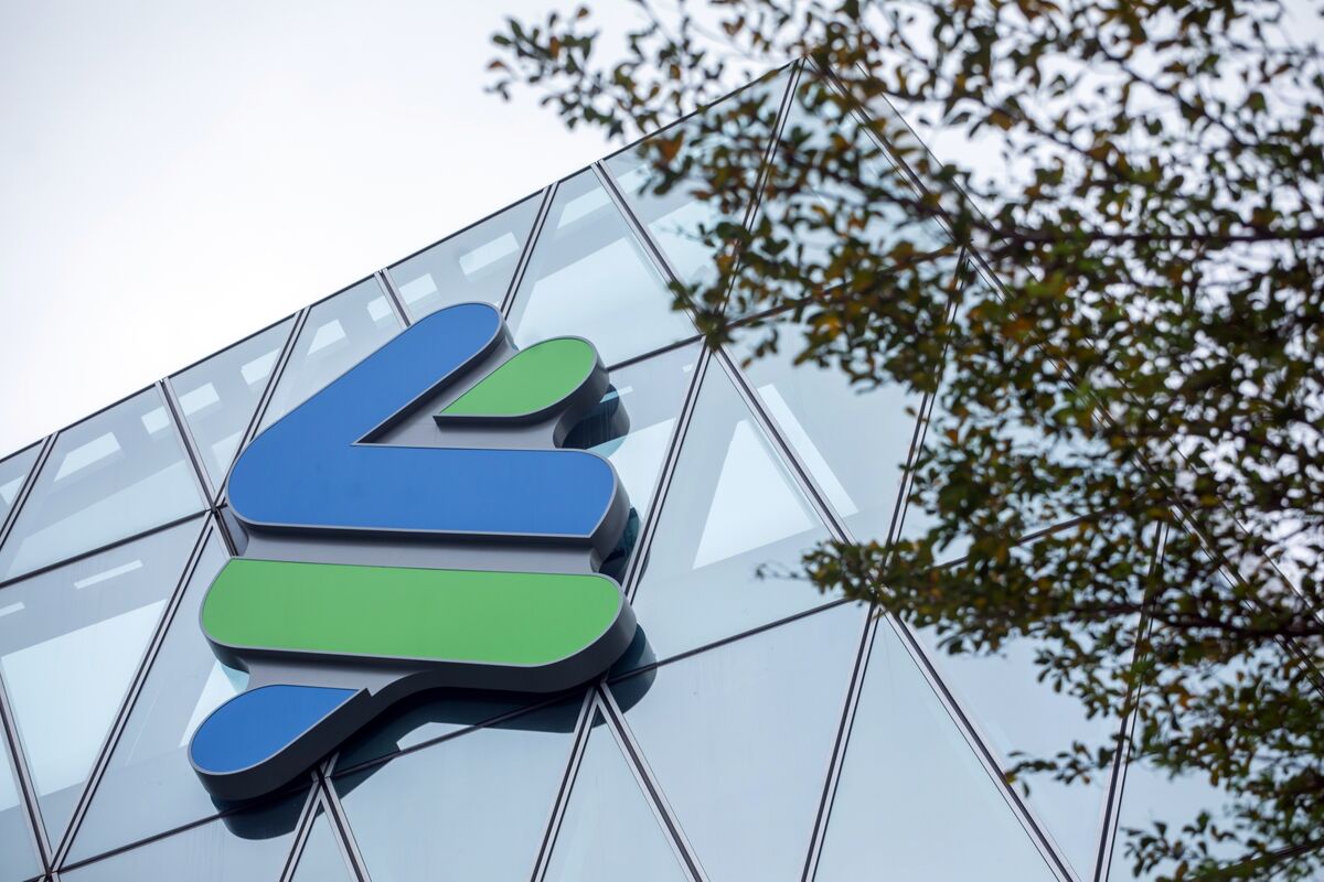 StanChart Beats Estimates With Higher Rates Boosting Profits - Bloomberg