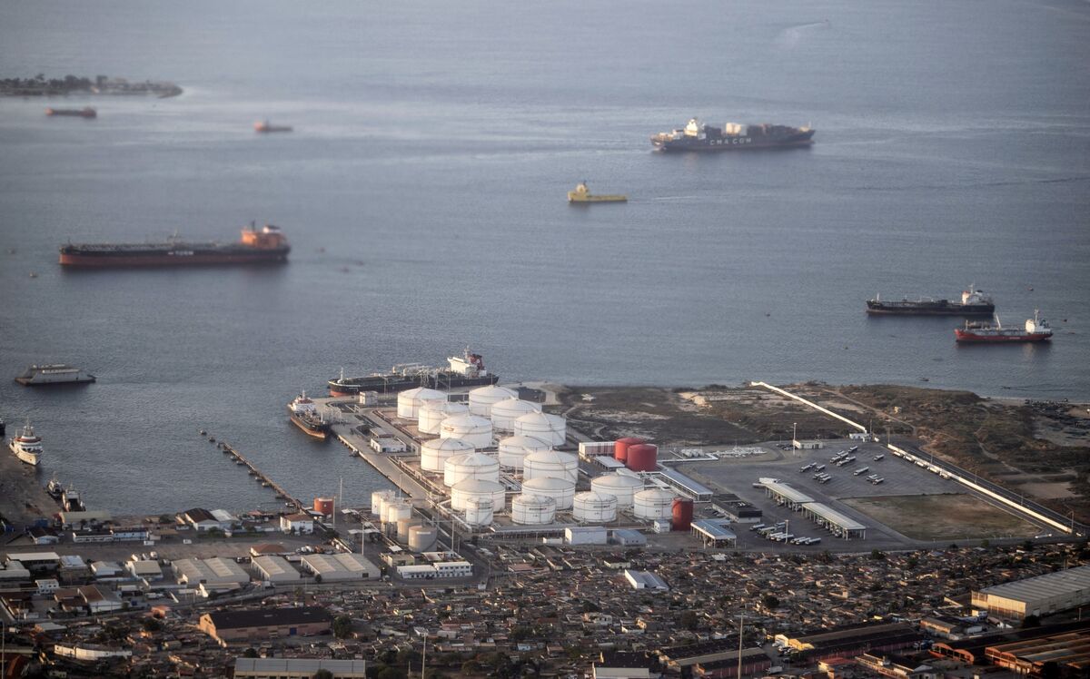 Angola Keeps Key Rate Steady, Citing Uncertainty From Iran Conflict ...