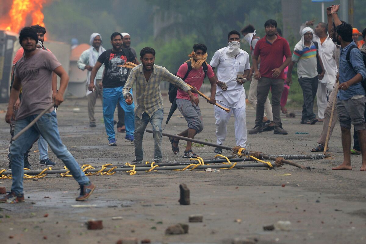 Thirty-One Killed, Many Injured During Northern Indian Protests - Bloomberg