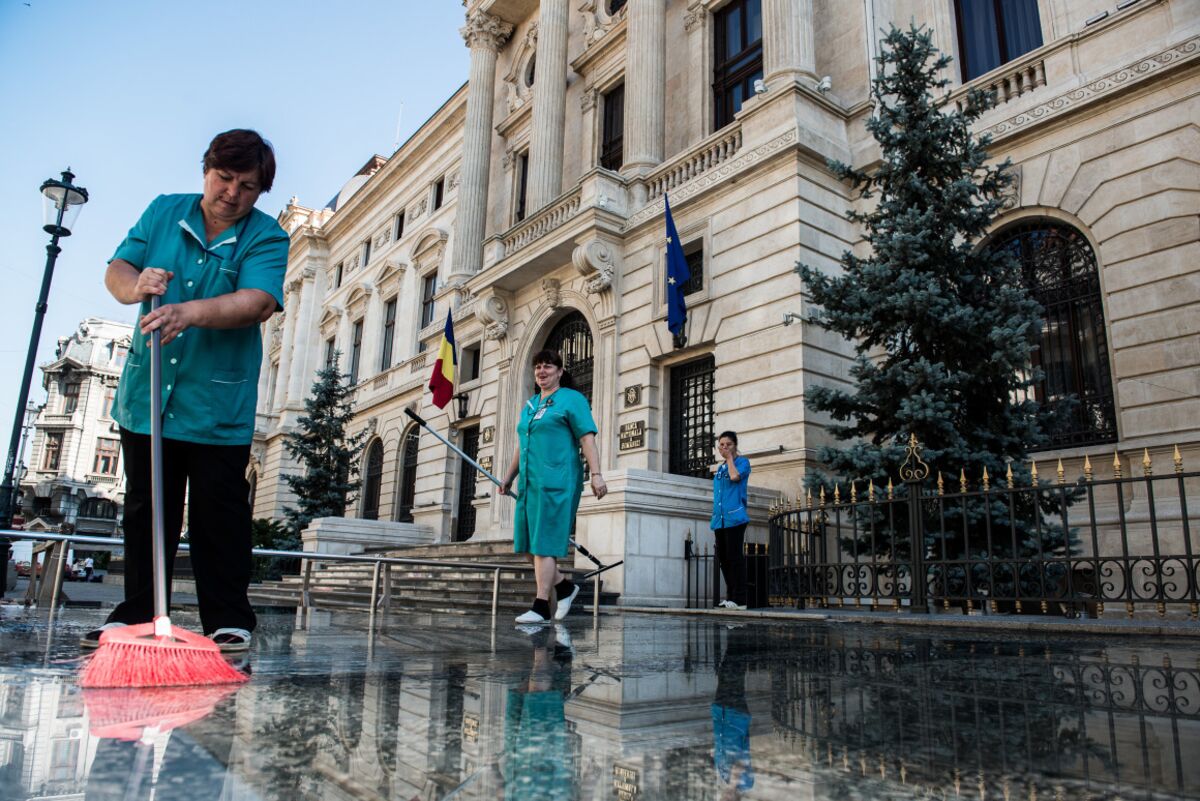 Romania Picked a Bad Time to Take Its Eye Off the Economy - Bloomberg
