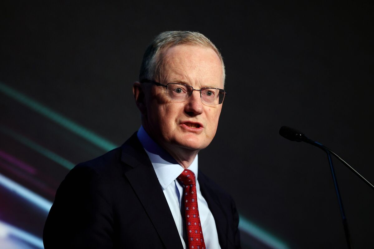 RBA’s Lowe Says He Won’t Resign After Closed-Door Meeting With Traders ...