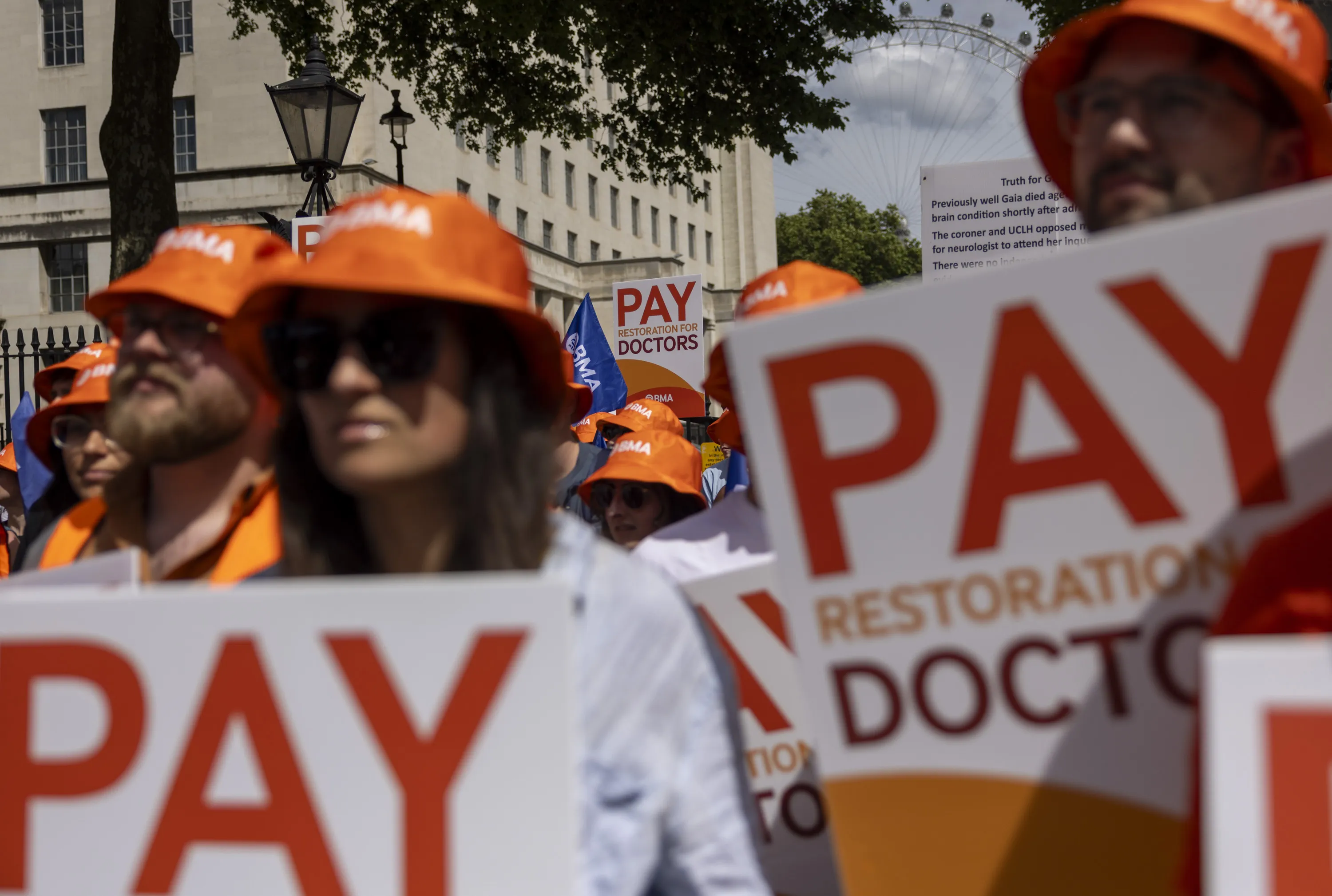 Doctor Strikes Are a Pain for the Man Tipped to Lead Britain - Bloomberg