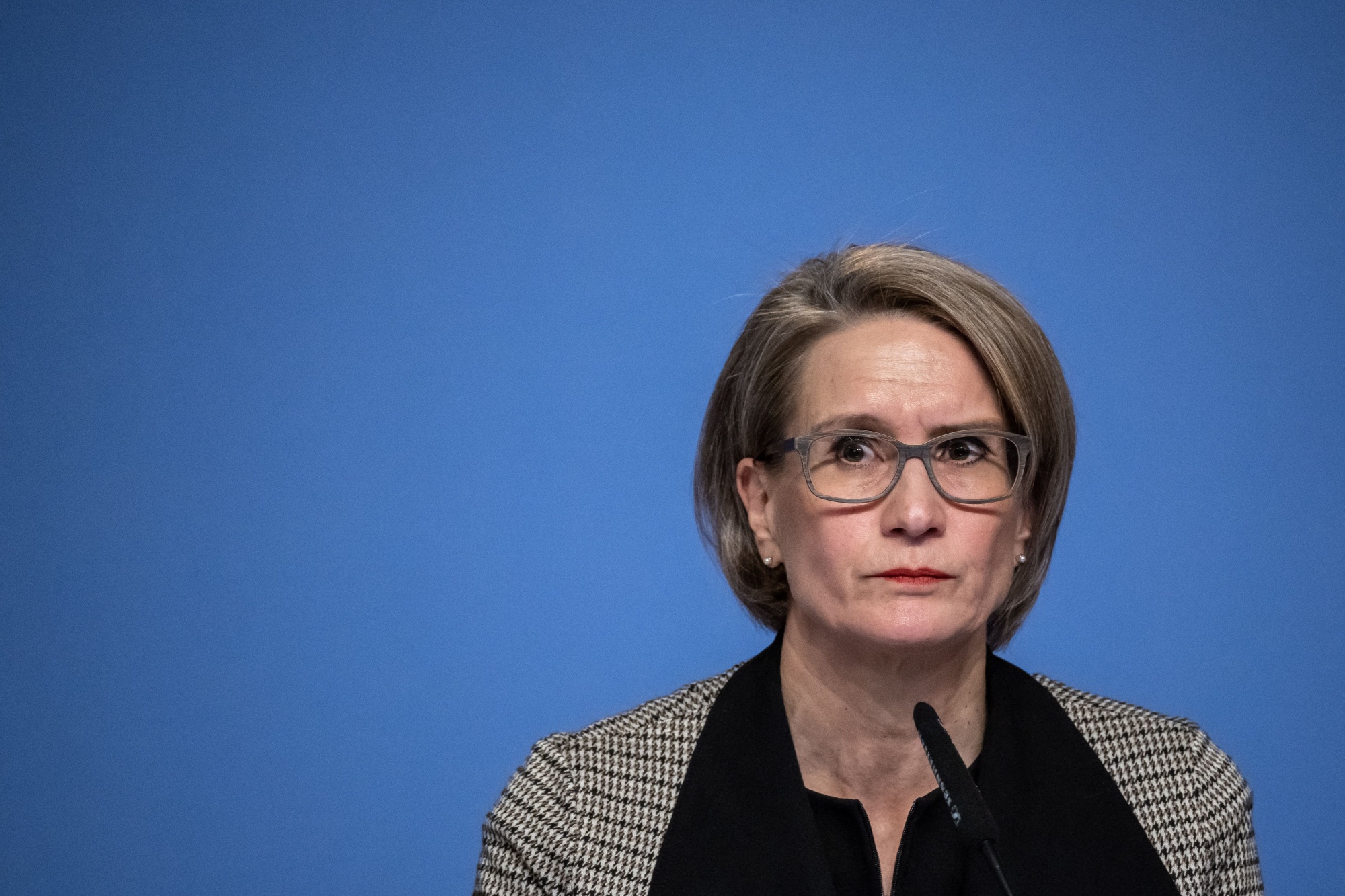 SNB Has No Time for Token Female Roles, Maechler Says - Bloomberg