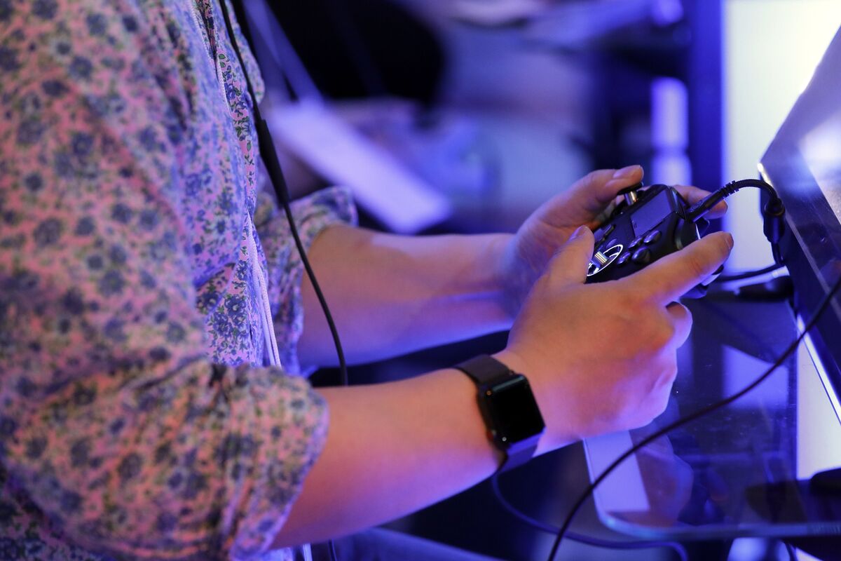 Minecraft Developers Challenge Game Industry’s NFT Love Affair - Bloomberg