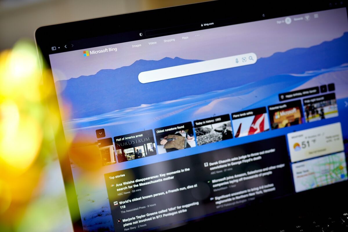 Microsoft (MSFT) Takes Subtle Approach to Shifting Windows Into AI Era - Bloomberg