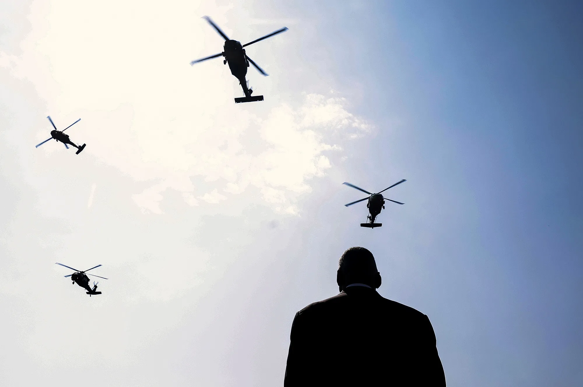 US Army Puts Chopper Training Flights Around Pentagon on Pause - Bloomberg