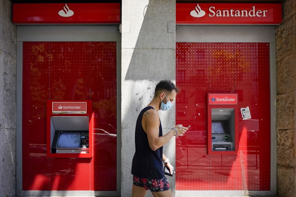 Santander Rebounds From Giant Loss With Profit, Capital Lift - Bloomberg