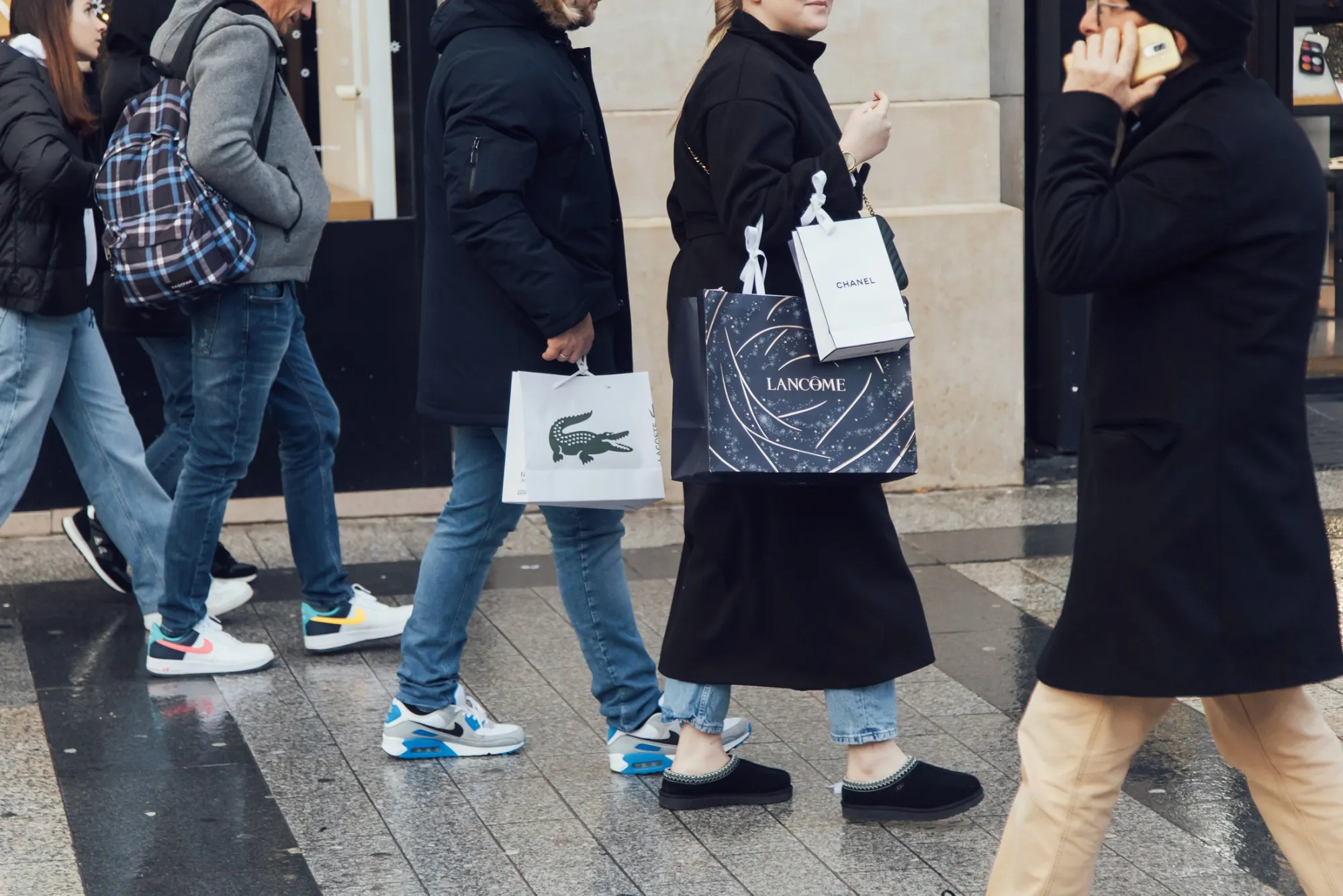 French Consumer Gloom Persists in Enduring Political Uncertainty ...
