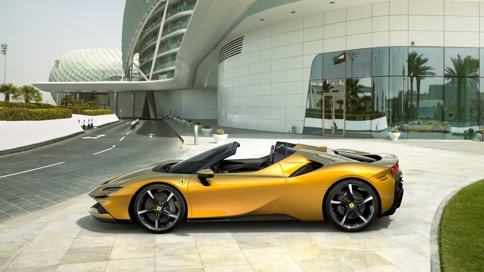 Ferrari s First Plug In Hybrid Convertible Packs Powerful Punch Bloomberg