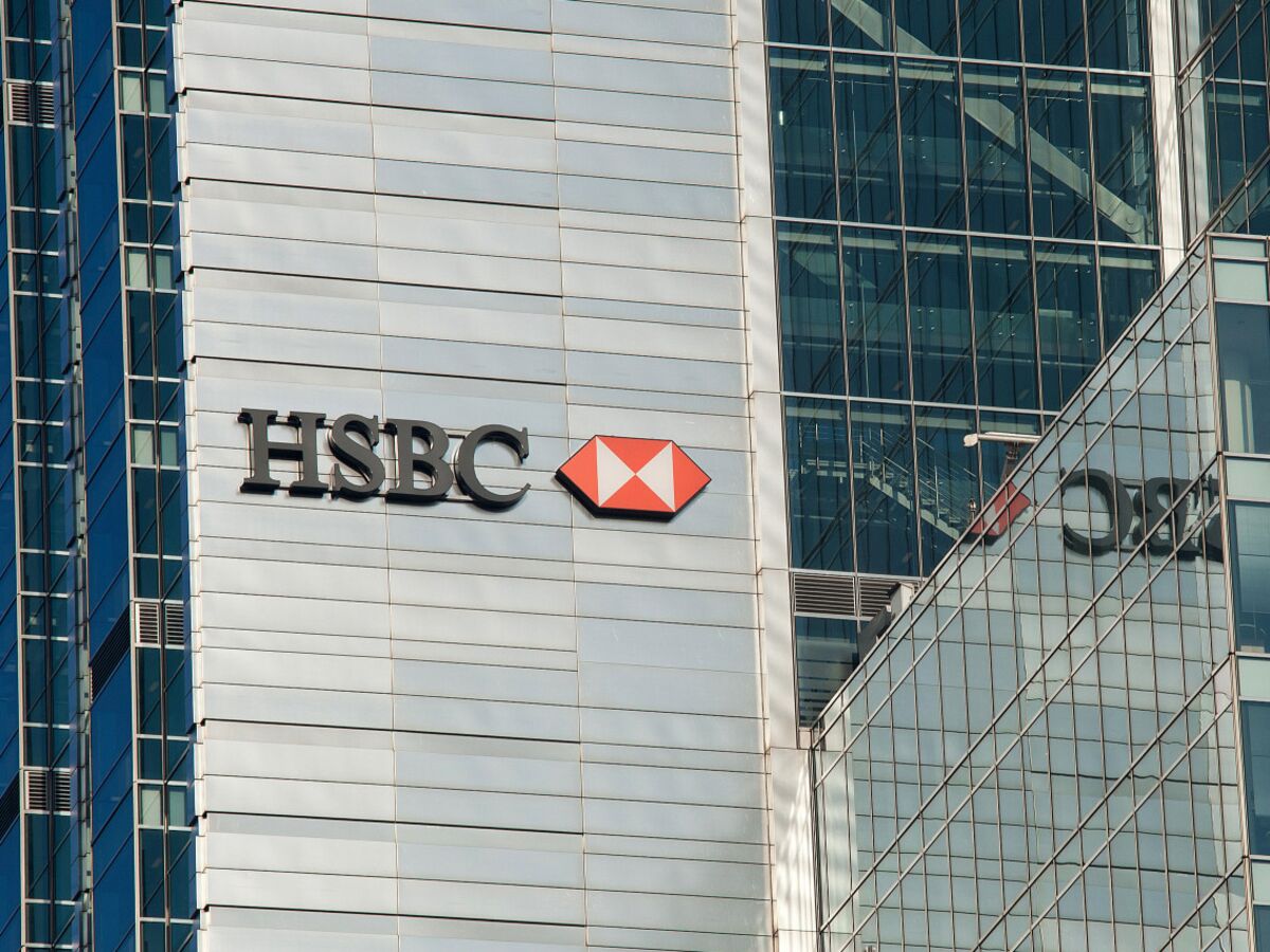 HSBC Exits or Downsizes 77 Offices as Hybrid Work Takes Hold - Bloomberg
