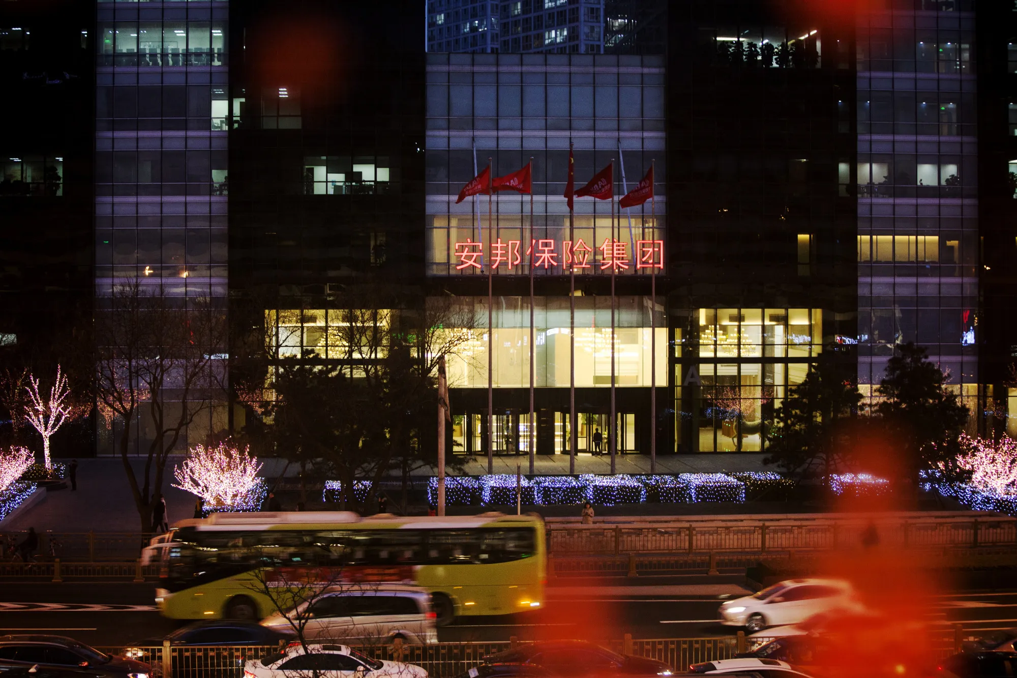 Brookfield, Fortress Said to Bid for Anbang Hotel Portfolio - Bloomberg