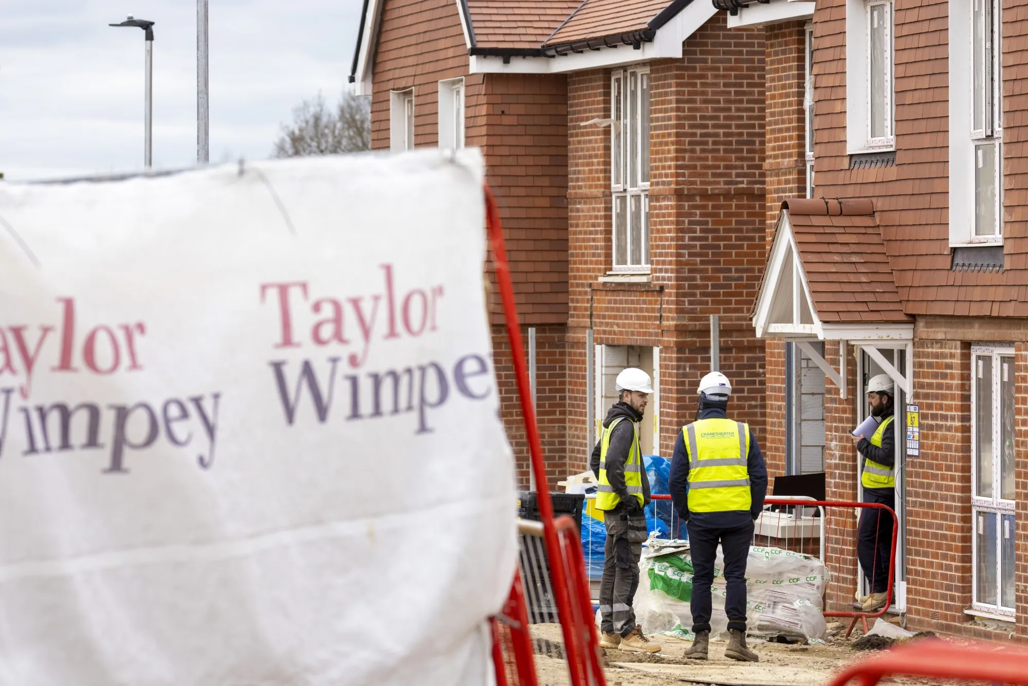 UK Housing Market: Homebuilder Taylor Wimpey Sees Weekly Sales Plunge ...