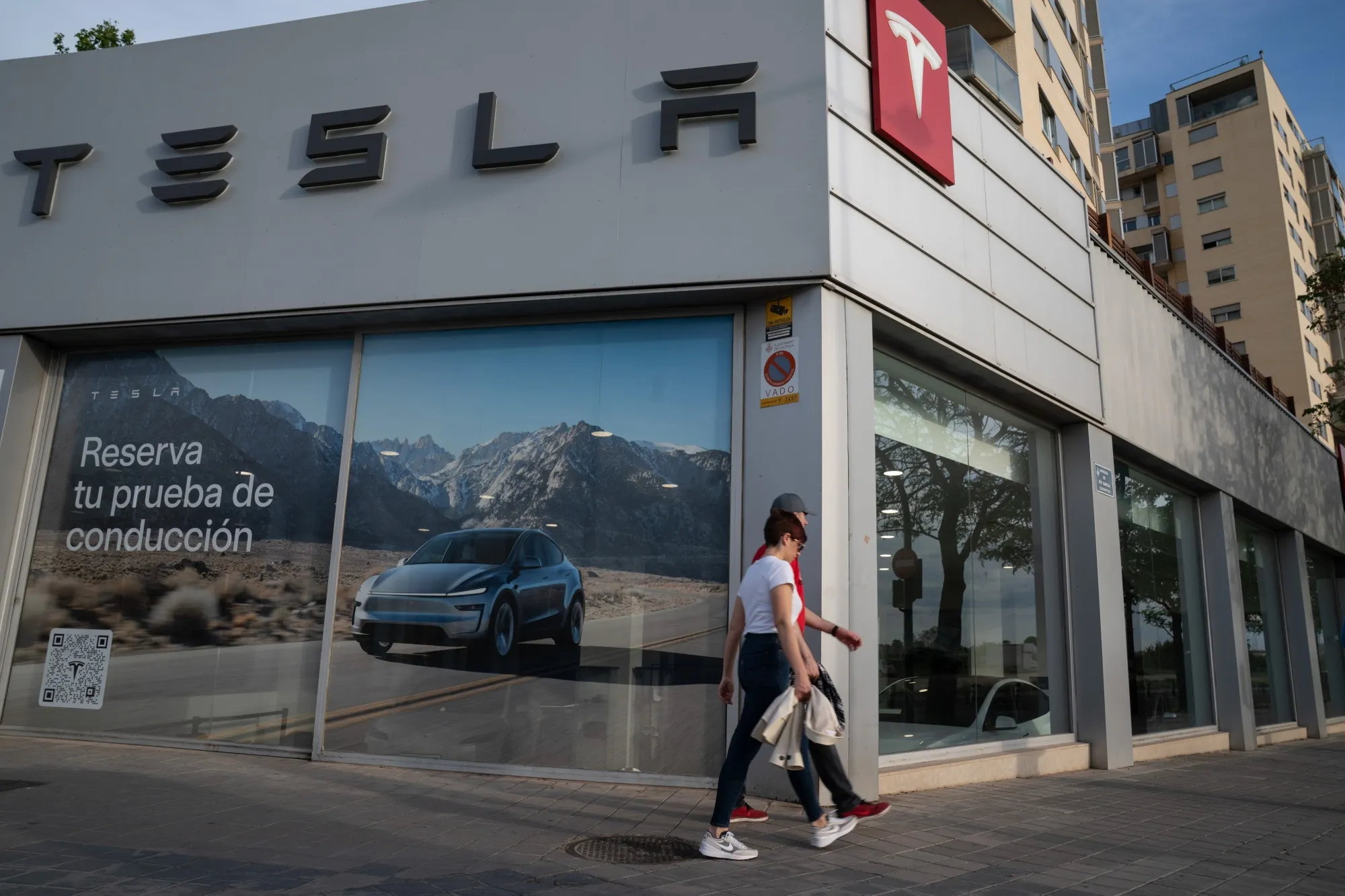 Ventas de Tesla se desploman en toda Europa - Bloomberg
