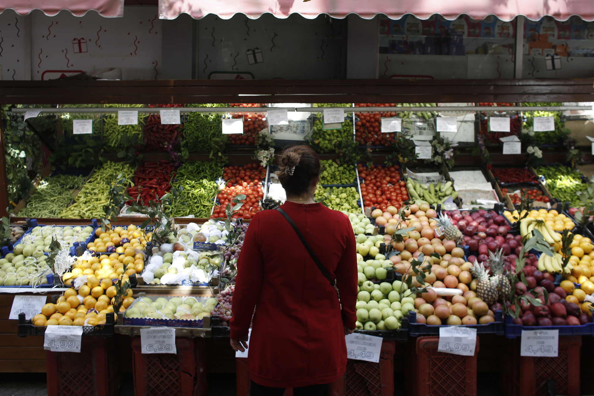 Turkish Consumer Inflation Higher on Record Food Price Gains - Bloomberg