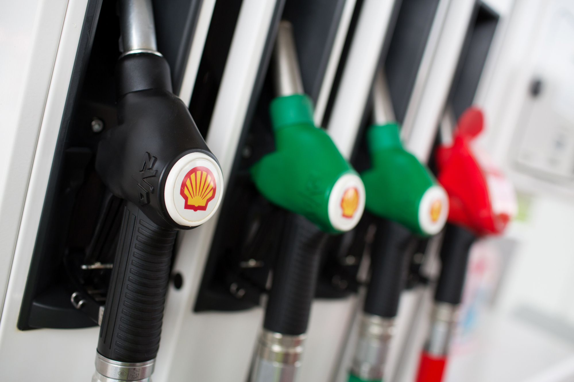 Shell Says Gender Pay Gap Has Improved After Hiring More Women - Bloomberg