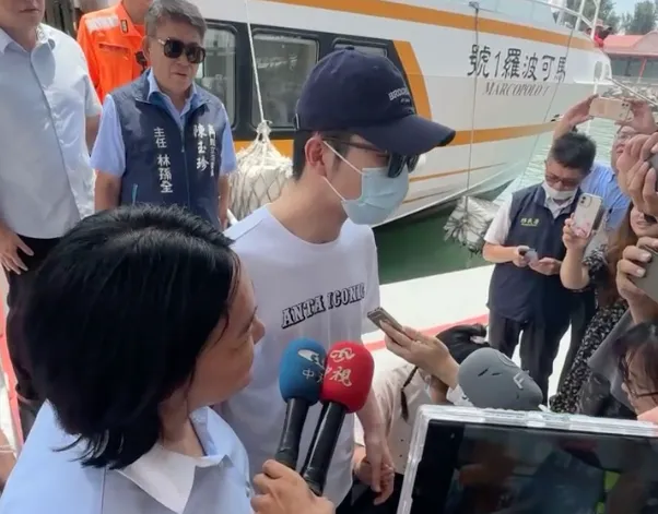 China Frees Taiwanese Fisherman It Detained for Four Months - Bloomberg