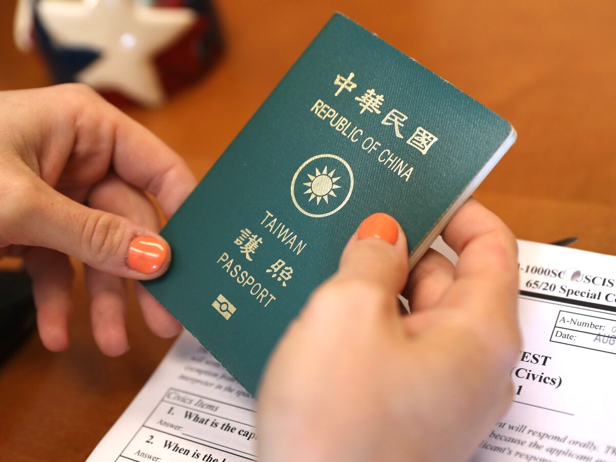 US Immigration Policy Needs to Bring In More Migrant Workers - Bloomberg