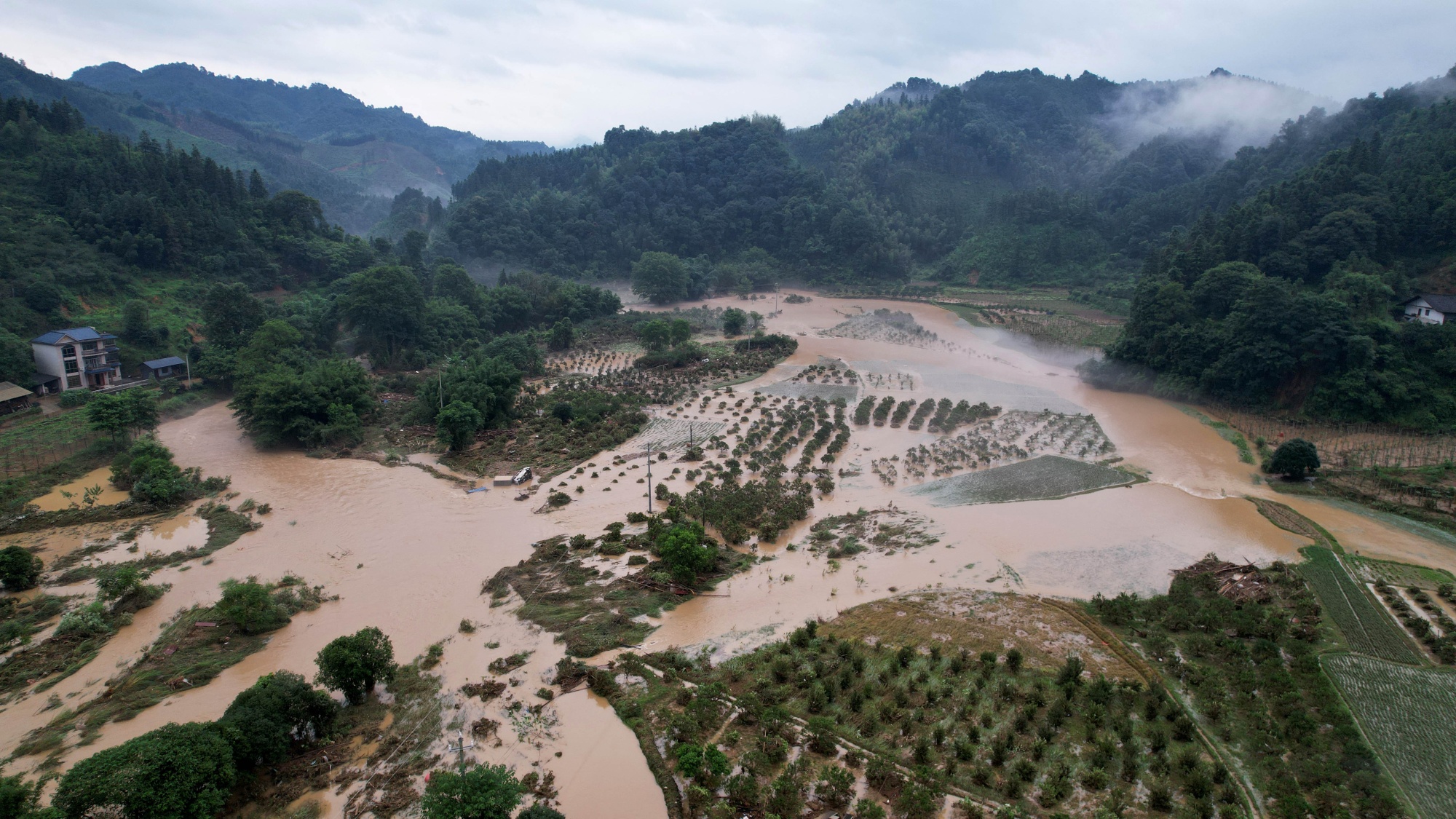 China’s Weather Extremes Threaten Crops With Flooding and Heat - Bloomberg