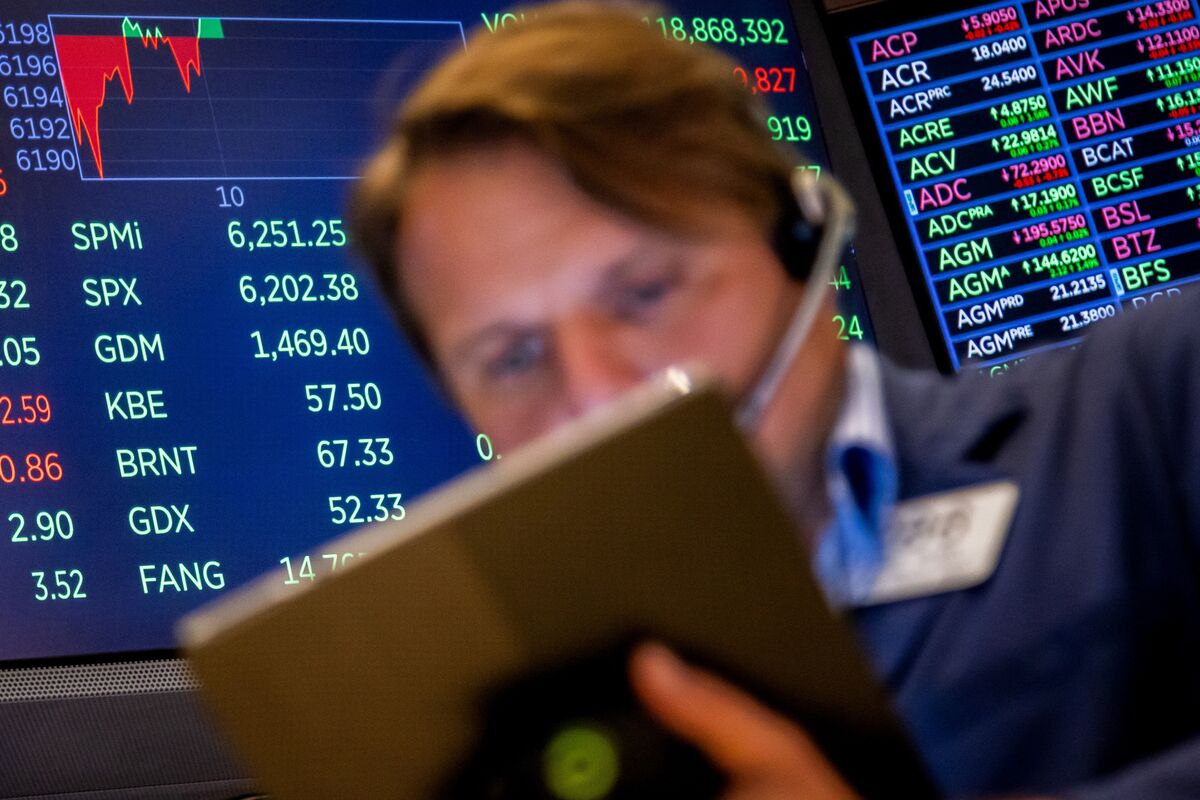 Ola de compras impulsa al S&P a su mayor alza desde mayo - Bloomberg