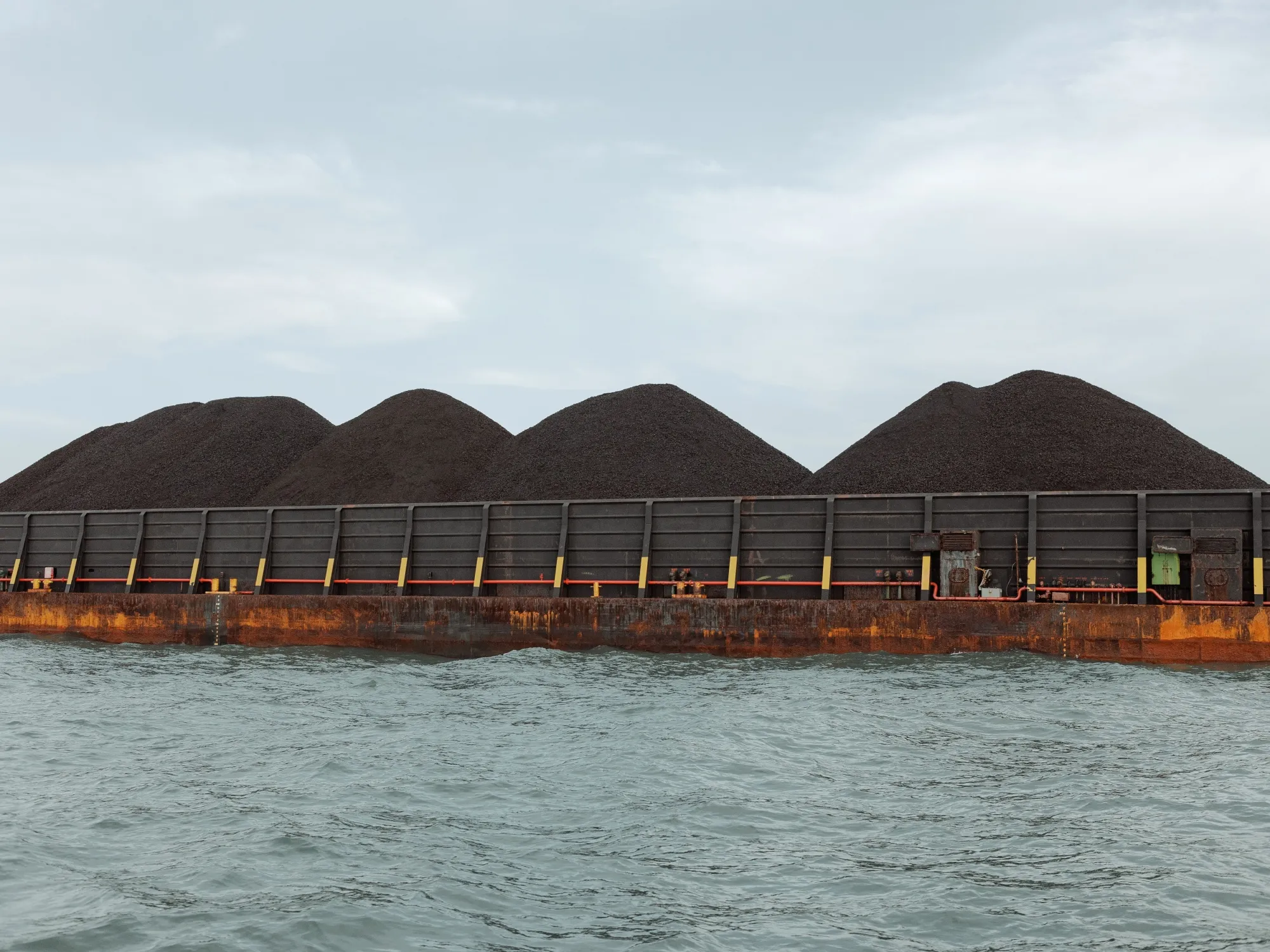 Asia Coal Prices Hit 2-Year High on Indonesia Export Rules - Bloomberg