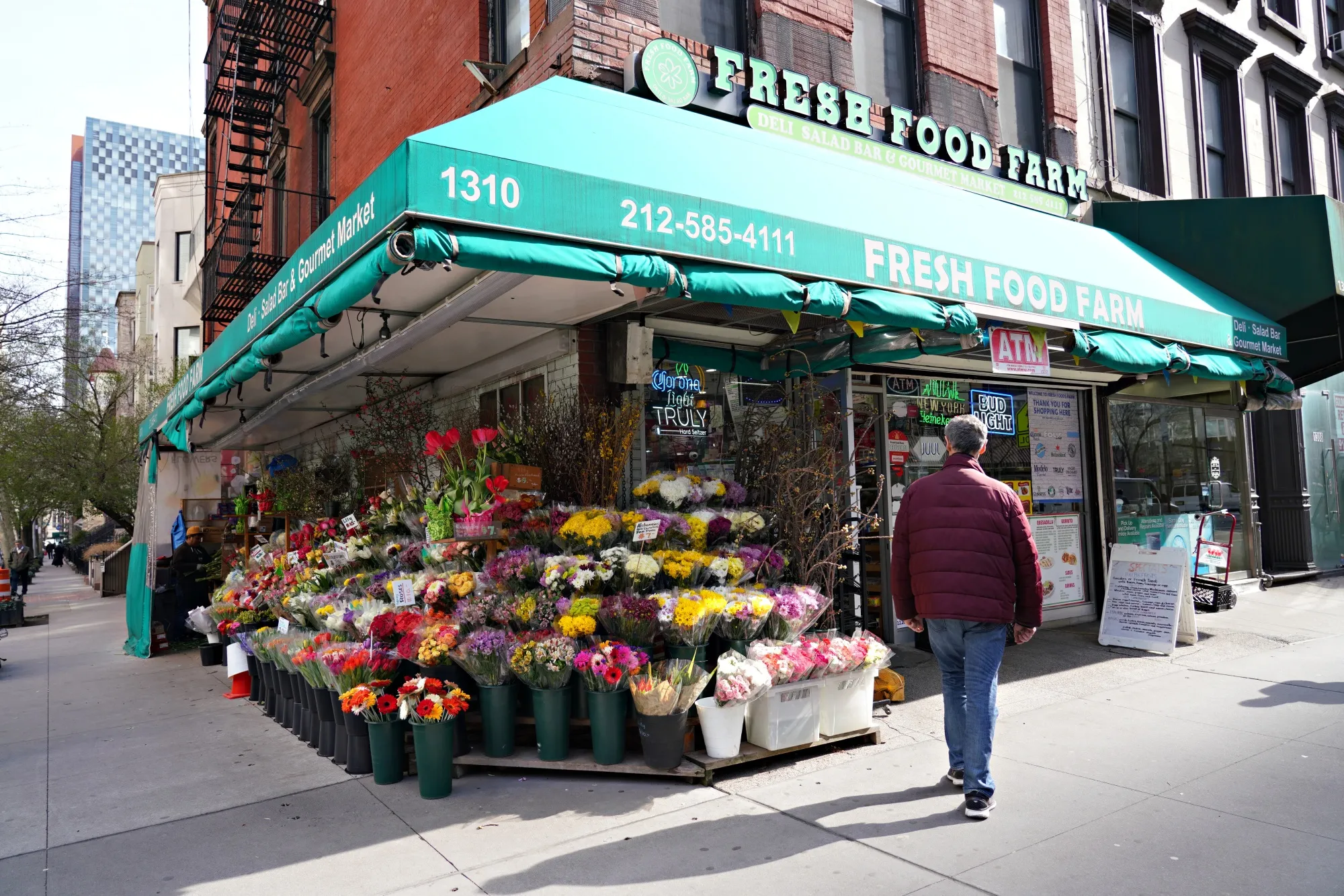 What's a Bodega? In New York, So Much More Than a Convenience Store ...