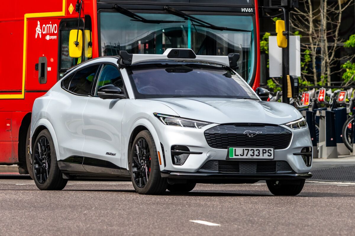 Uber, SoftBank-Backed Wayve Plan Trial of Driverless Cars in UK - Bloomberg