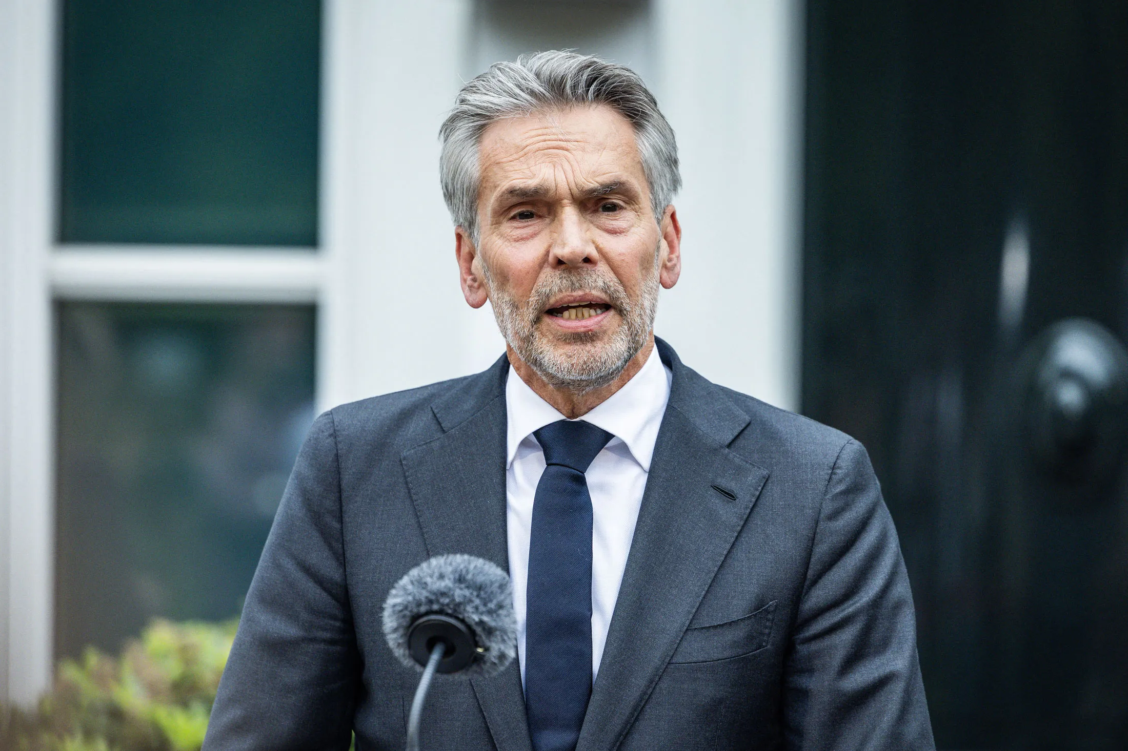 Dutch Prime Minister Gives Resignation, Takes Caretaker Role - Bloomberg