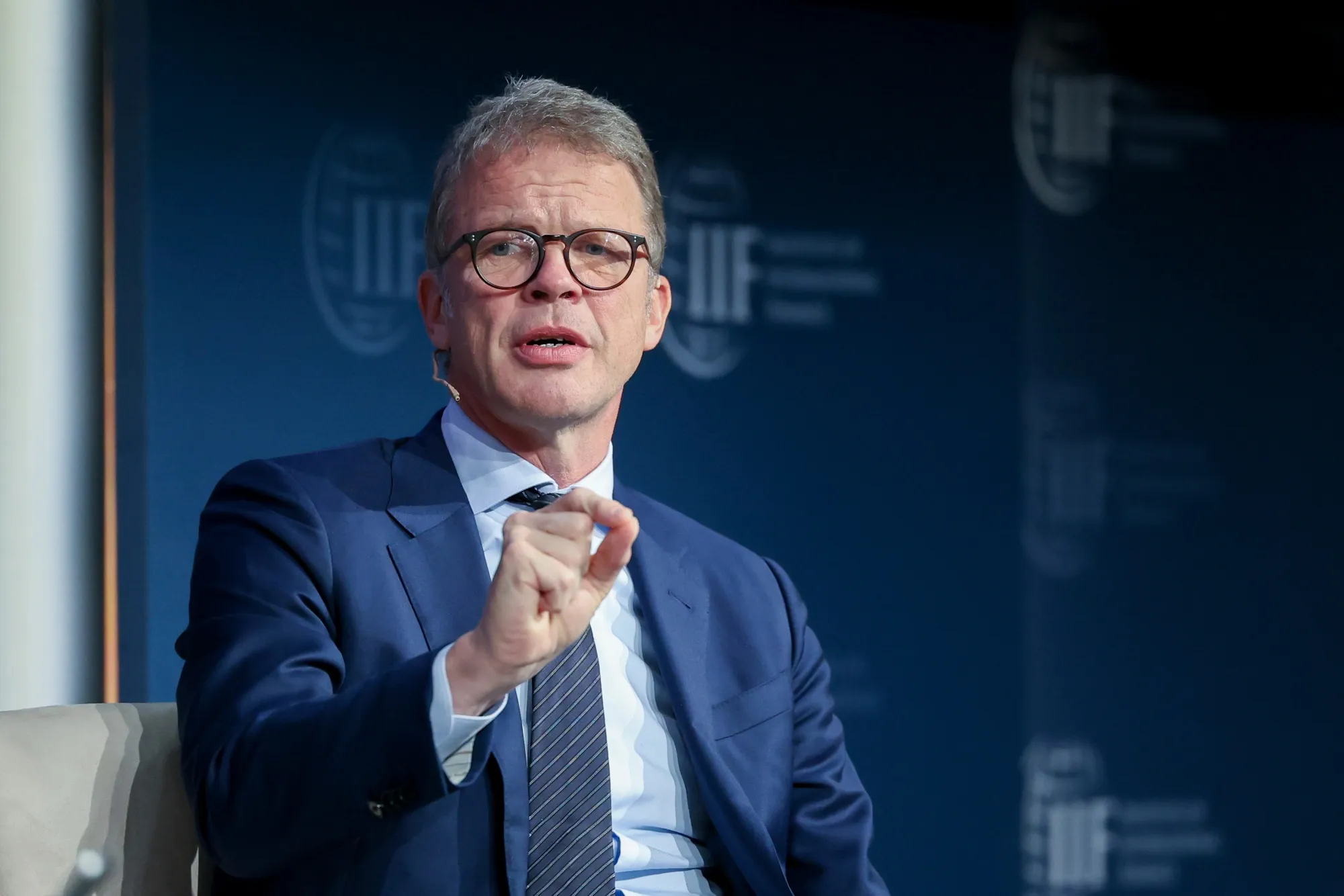 Deutsche Bank Targets Asia in Drive to Diversify, CEO Christian Sewing ...
