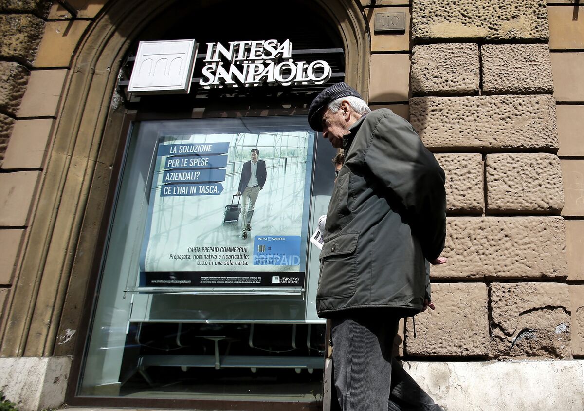 Italian Banks Rise as Officials, Executives Discuss Fund - Bloomberg