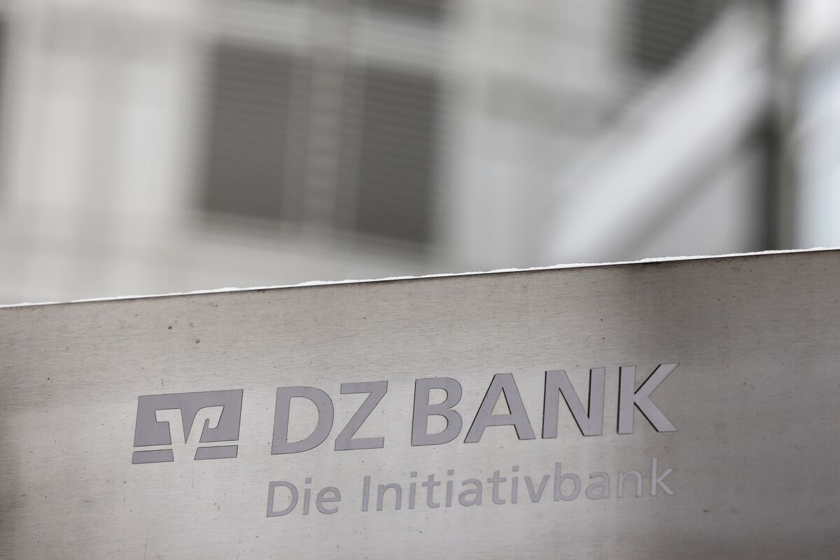 DZ-Bank-Chef sagt, Signa-Engagement war ‘Fehlinvestition’ - Bloomberg