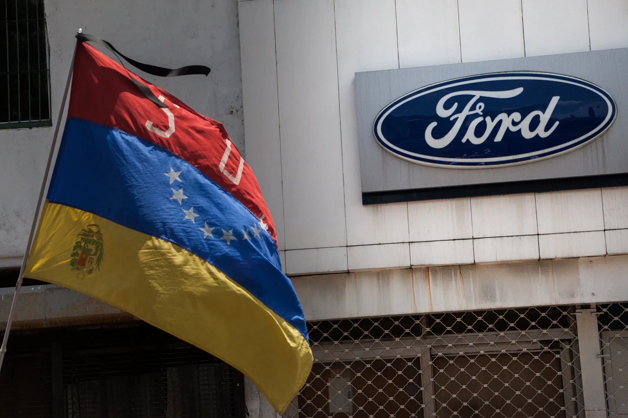 Ford Venezuela Offers Buyouts as Production Set to Fall Further - Bloomberg