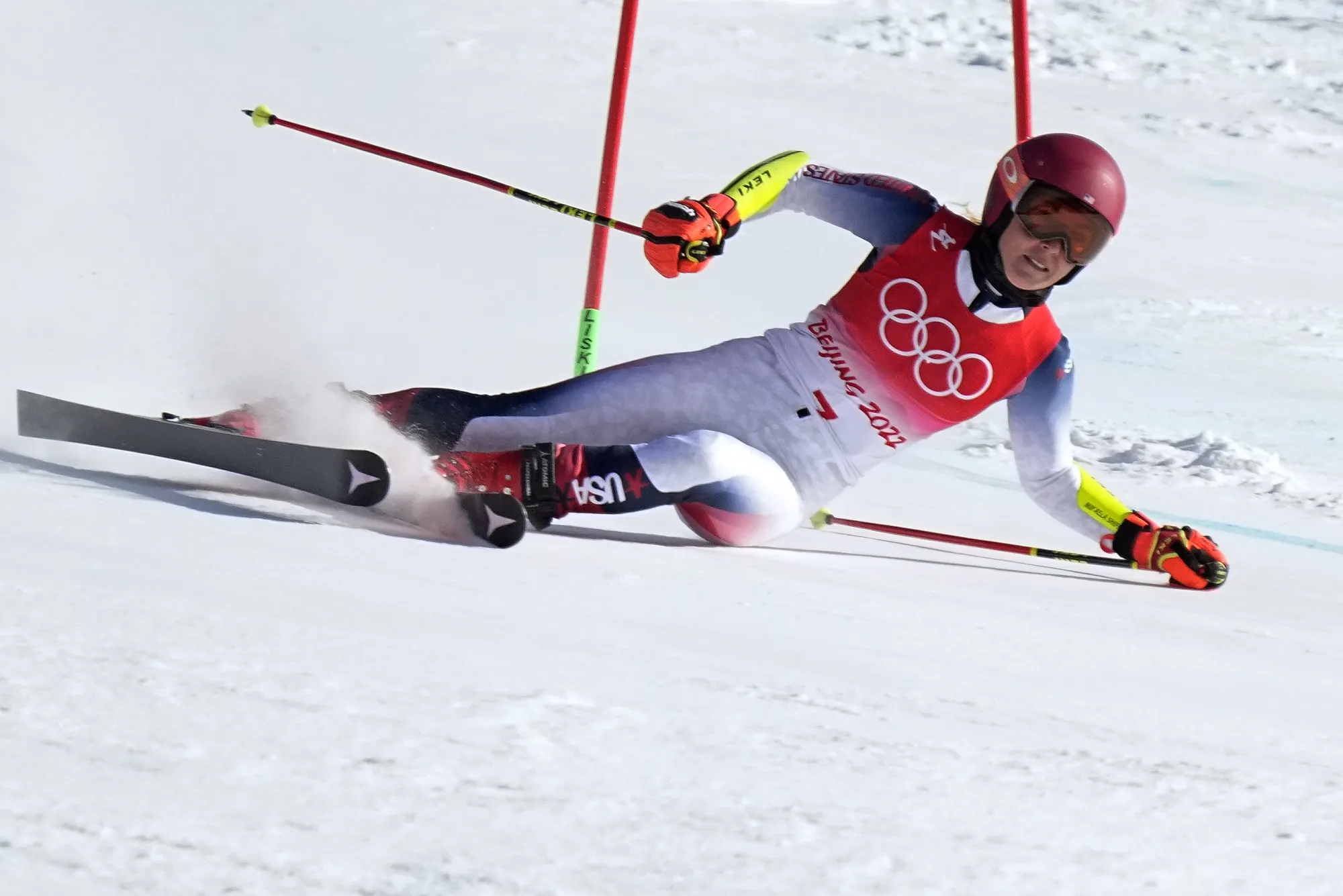 Shiffrin's Fall in Olympic Giant Slalom Will Stick With Her - Bloomberg