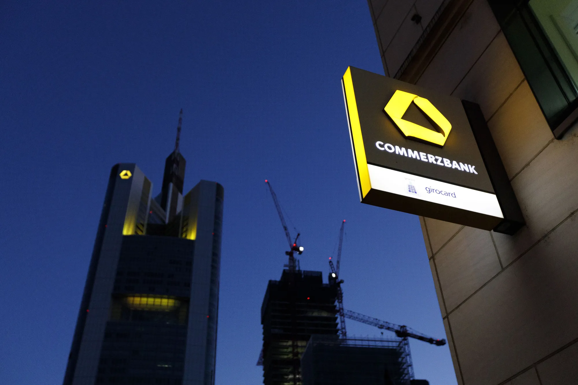 ING CFO Isn't Ruling Out Deals Amid Commerzbank Speculation - Bloomberg