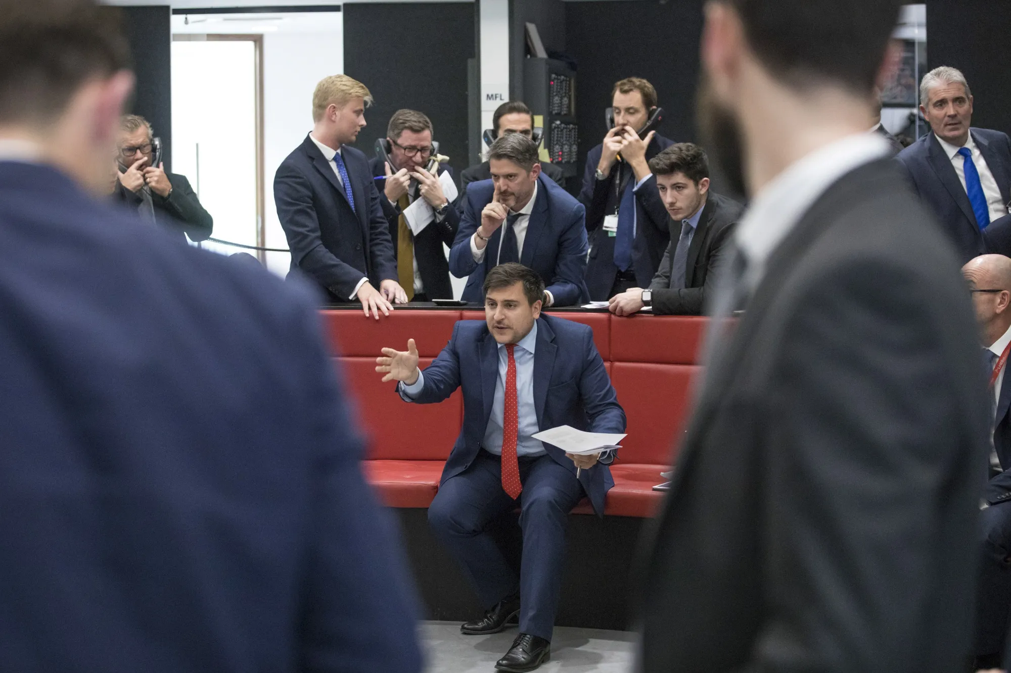 LME Plans to Close Open-Outcry Ring for First Time Since WW2 - Bloomberg