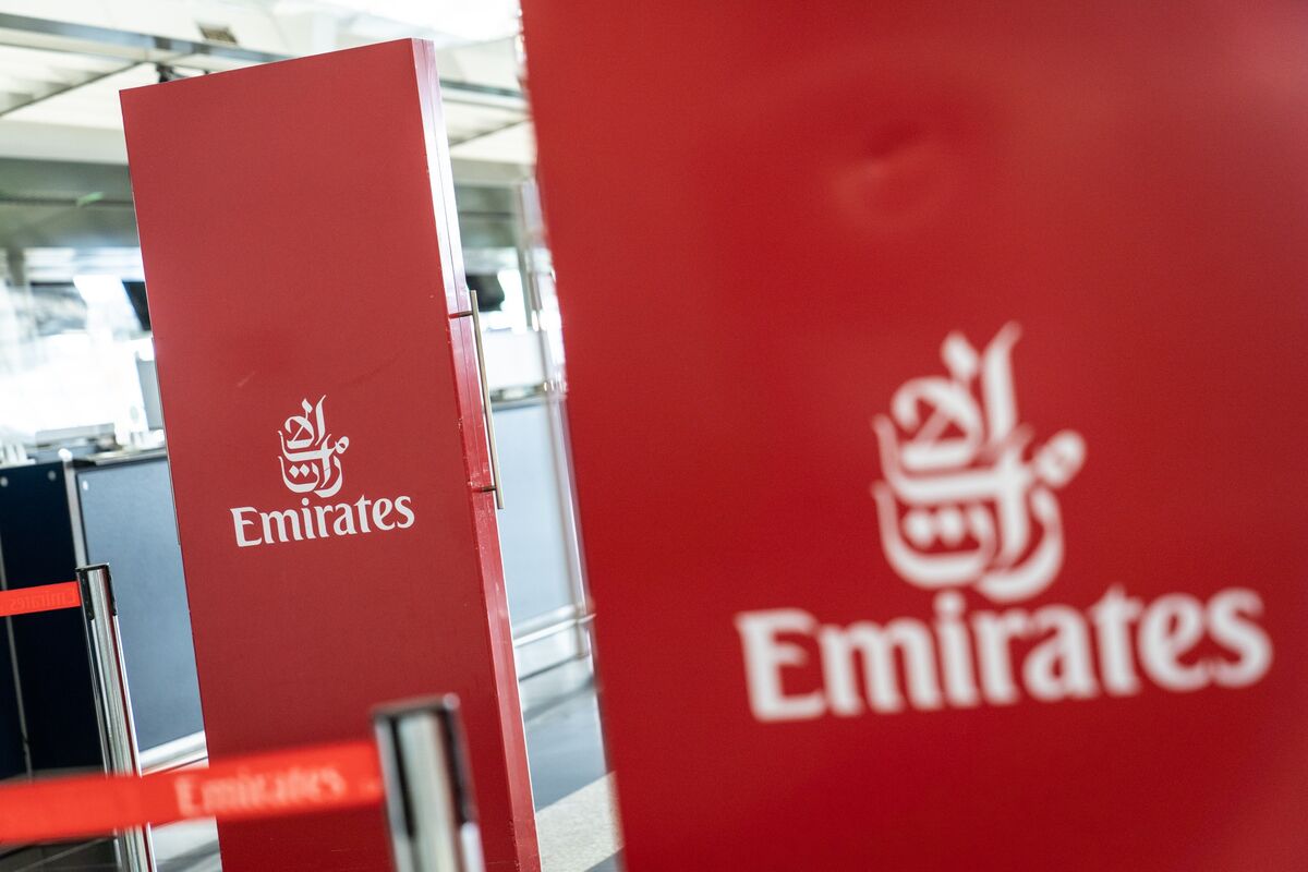 Emirates Trims Annual Loss, Sees Profit Ahead as Travel Revives - Bloomberg