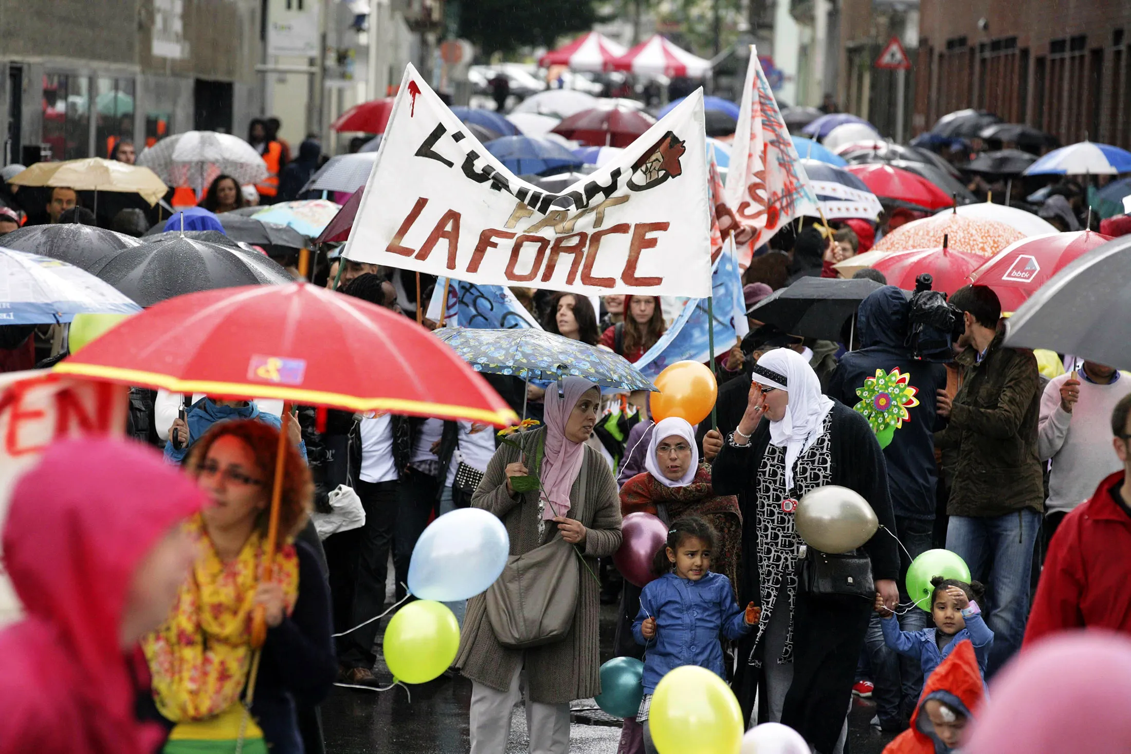 Suspicious Eyes and Shut Mosques Show Anger at Brussels Muslims - Bloomberg