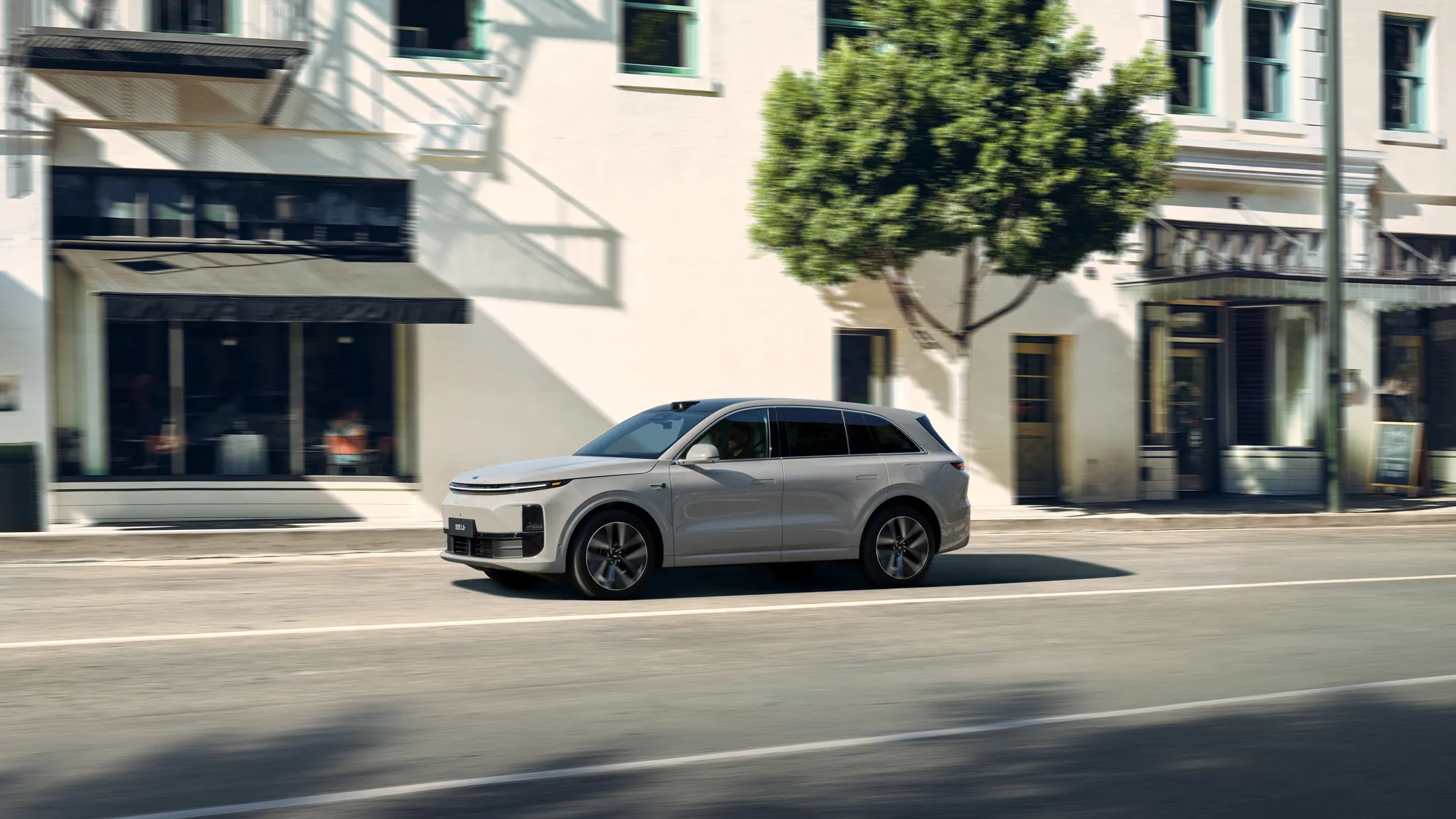 New Breed of EV Promises 700 Miles per Charge (Just Add Gas ...