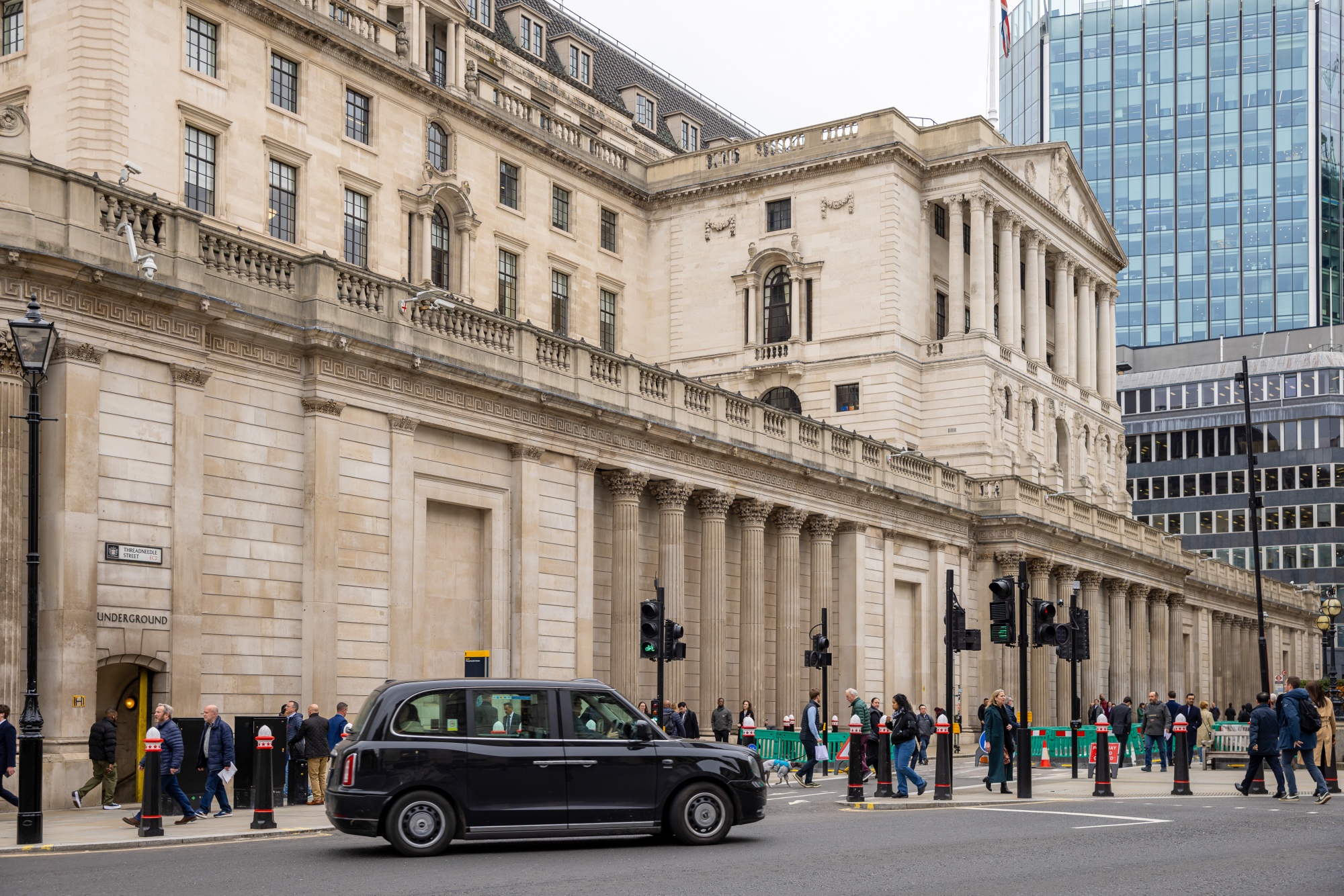 BOE Set to Keep UK Interest Rates on Hold at 16-Year High as Inflation ...