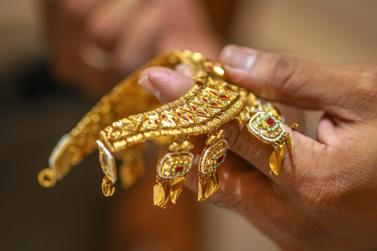 India Admits Gold Data Error That Pushed Trade Gap, Rupee to Record - Bloomberg