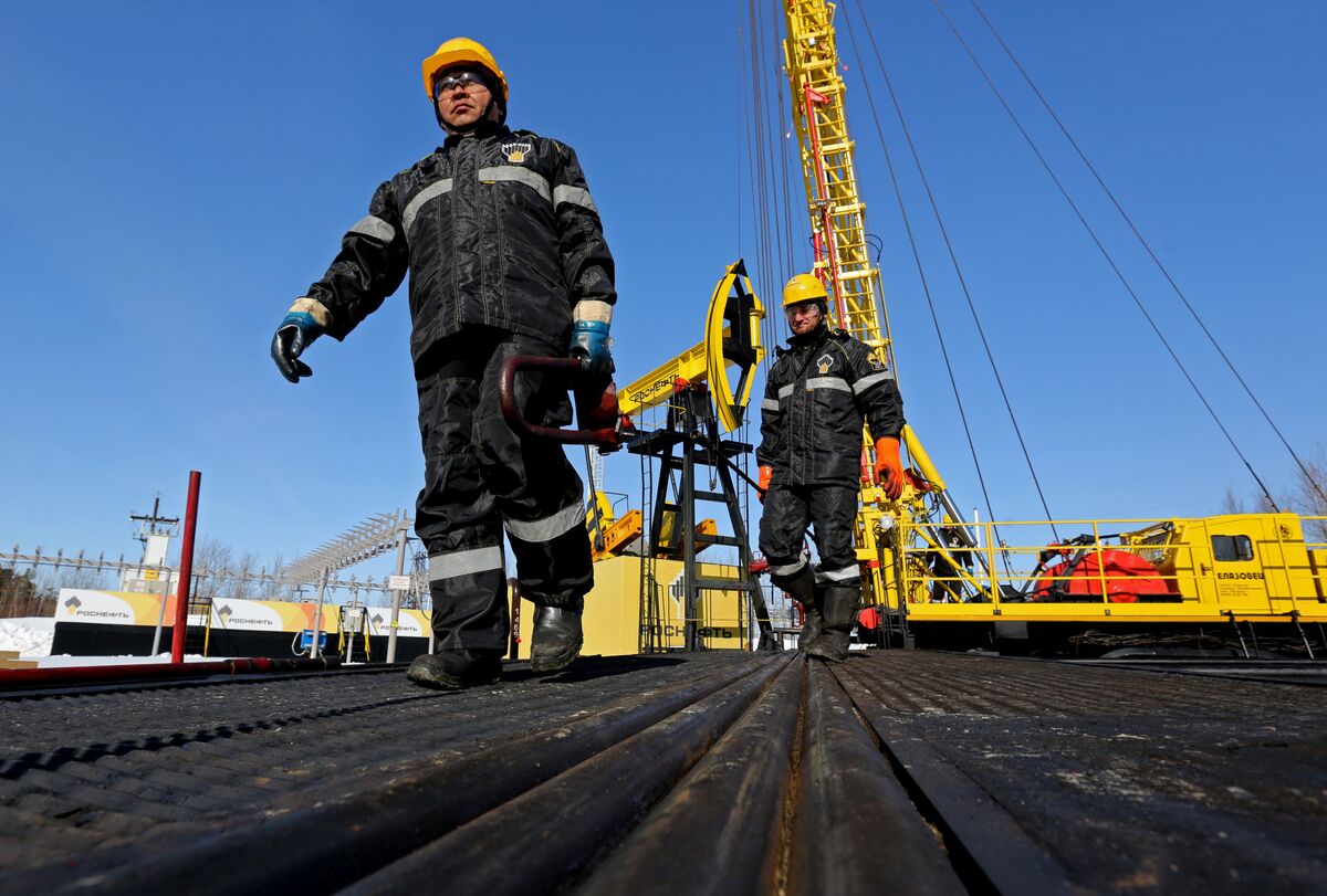 Russia’s High Key Rate Hurts Its Oil Industry, Rosneft CEO Says - Bloomberg Russia’s High Key Rate Hurts Its Oil Industry, Rosneft CEO Says - Bloomberg