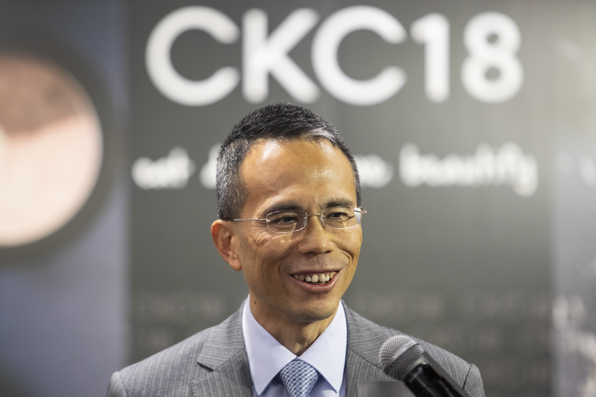 Victor Li Gets His Timing Right for a U.K. IPO - Bloomberg