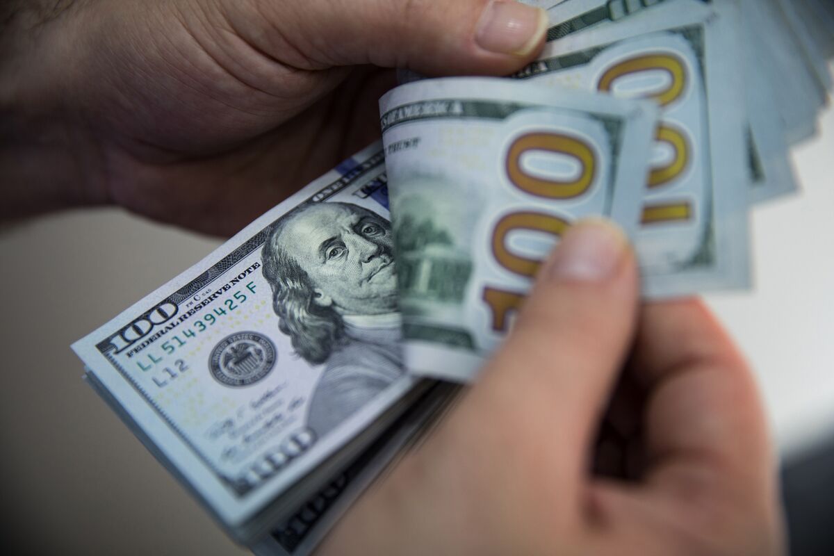 Dollar Gains as Resilient Job Market Boosts Fed Hike Bets - Bloomberg