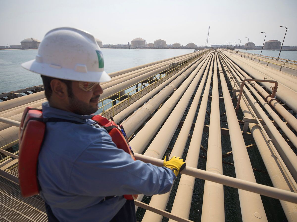 Aramco Cuts Oil Prices to Asia as OPEC+ Eases Output Curbs - Bloomberg