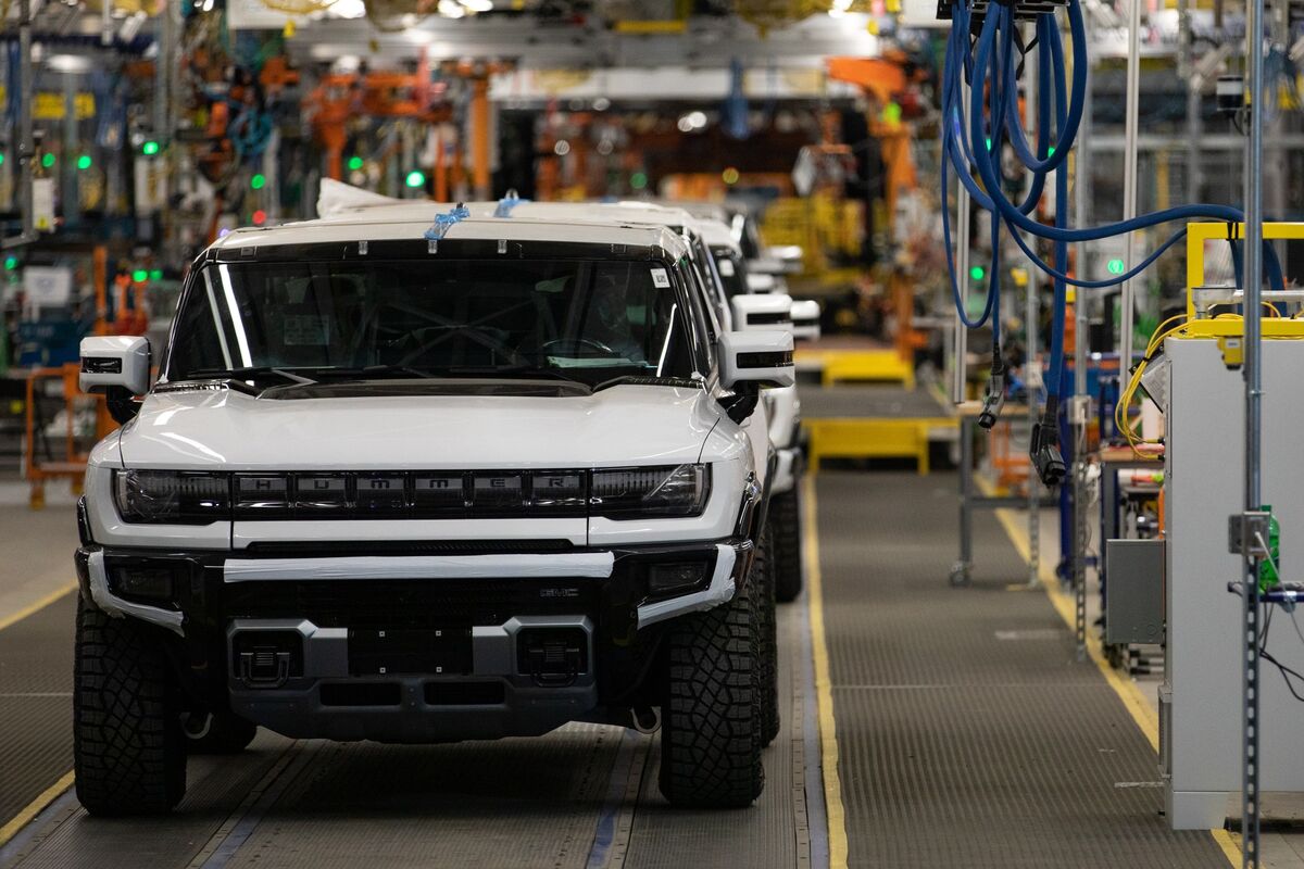 Earnings: Tesla and GM Sold More Cars. Only One Made More Money - Bloomberg