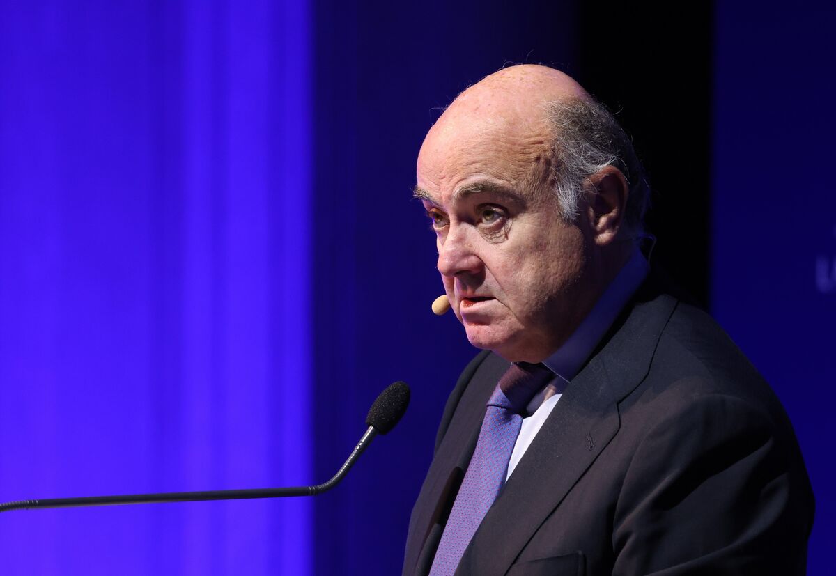 ECB Sees ‘Substantial Risks’ to Inflation Outlook, Luis de Guindos Says - Bloomberg