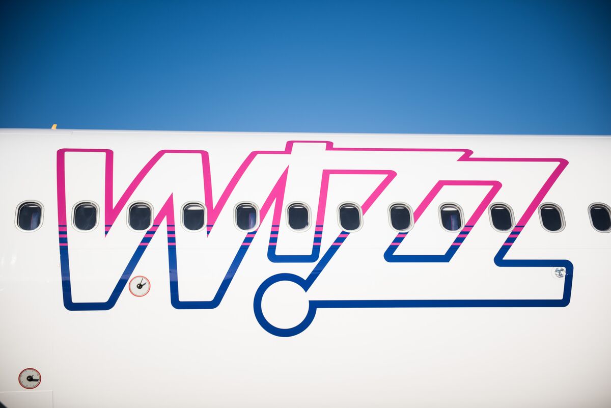 Wizz Air Sticks With Pratt & Whitney Engines for New Airbus Jets ...