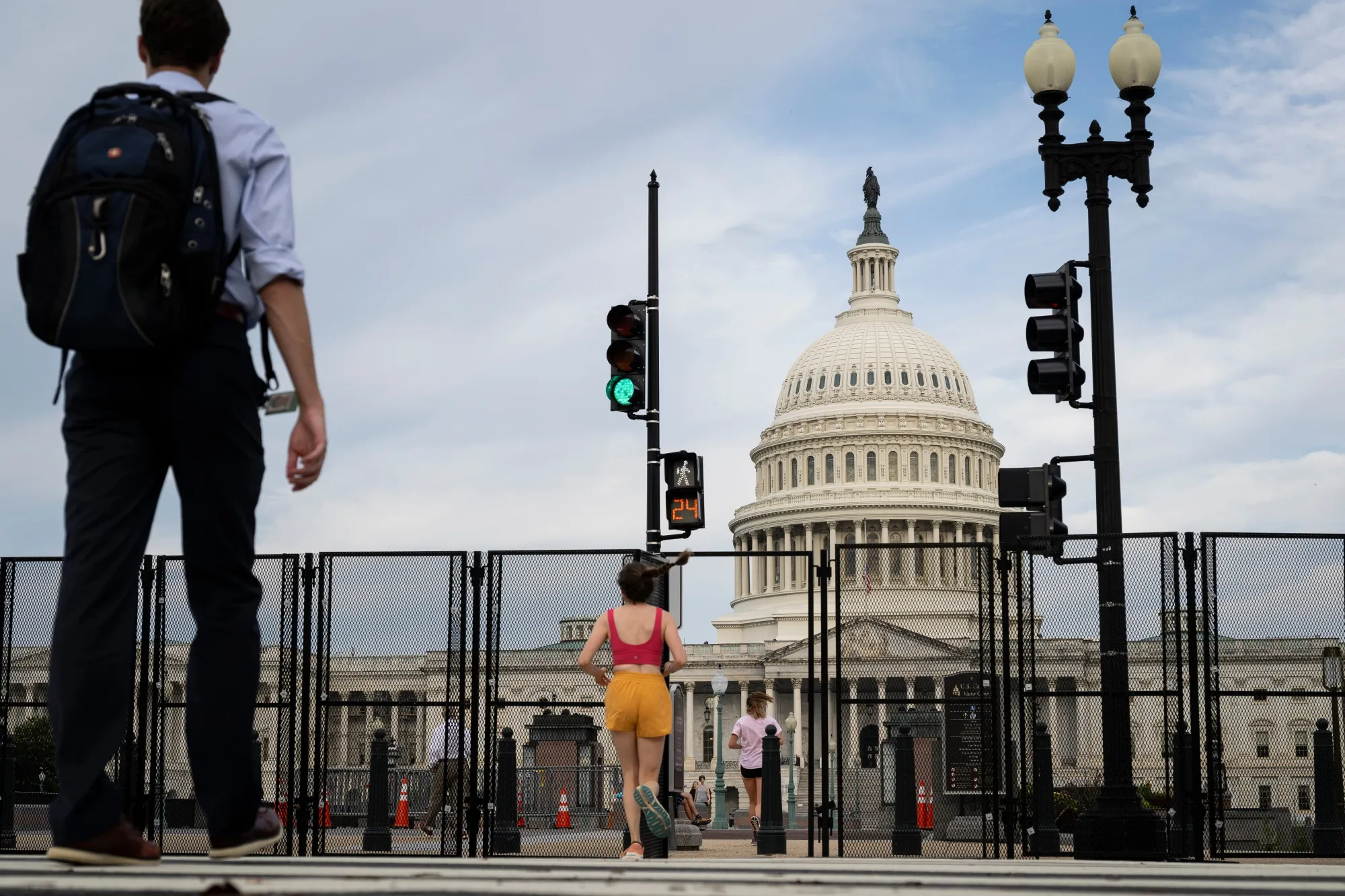 New York Police Officers Reinforce US Capitol for Netanyahu Speech ...