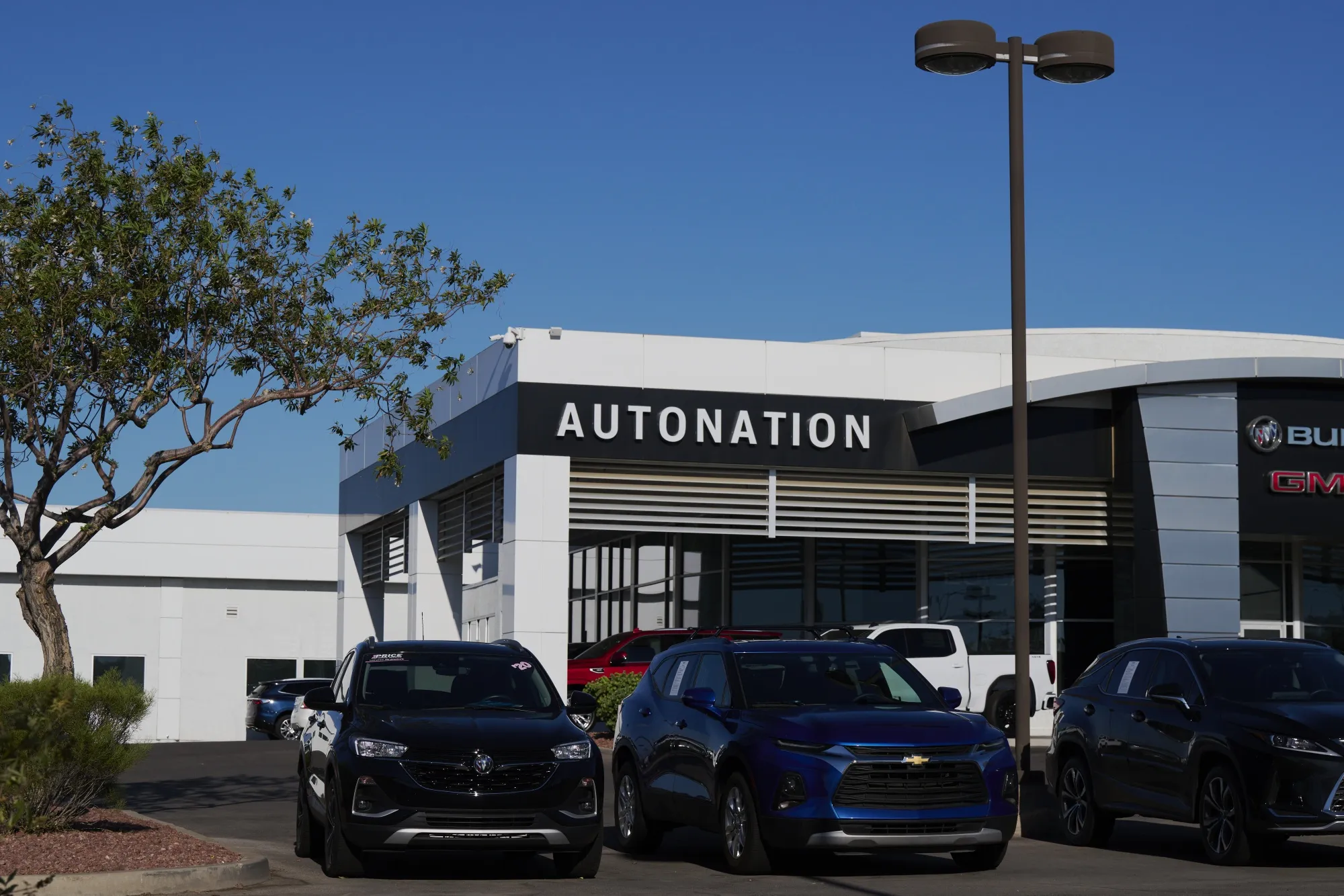 AutoNation (NYSE:AN) Beats Expectations on Rising New Car Sales ...