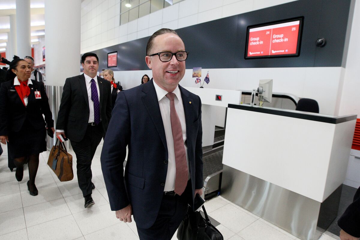 Qantas Sets Aviation Milestone With Perth to London Direct - Bloomberg