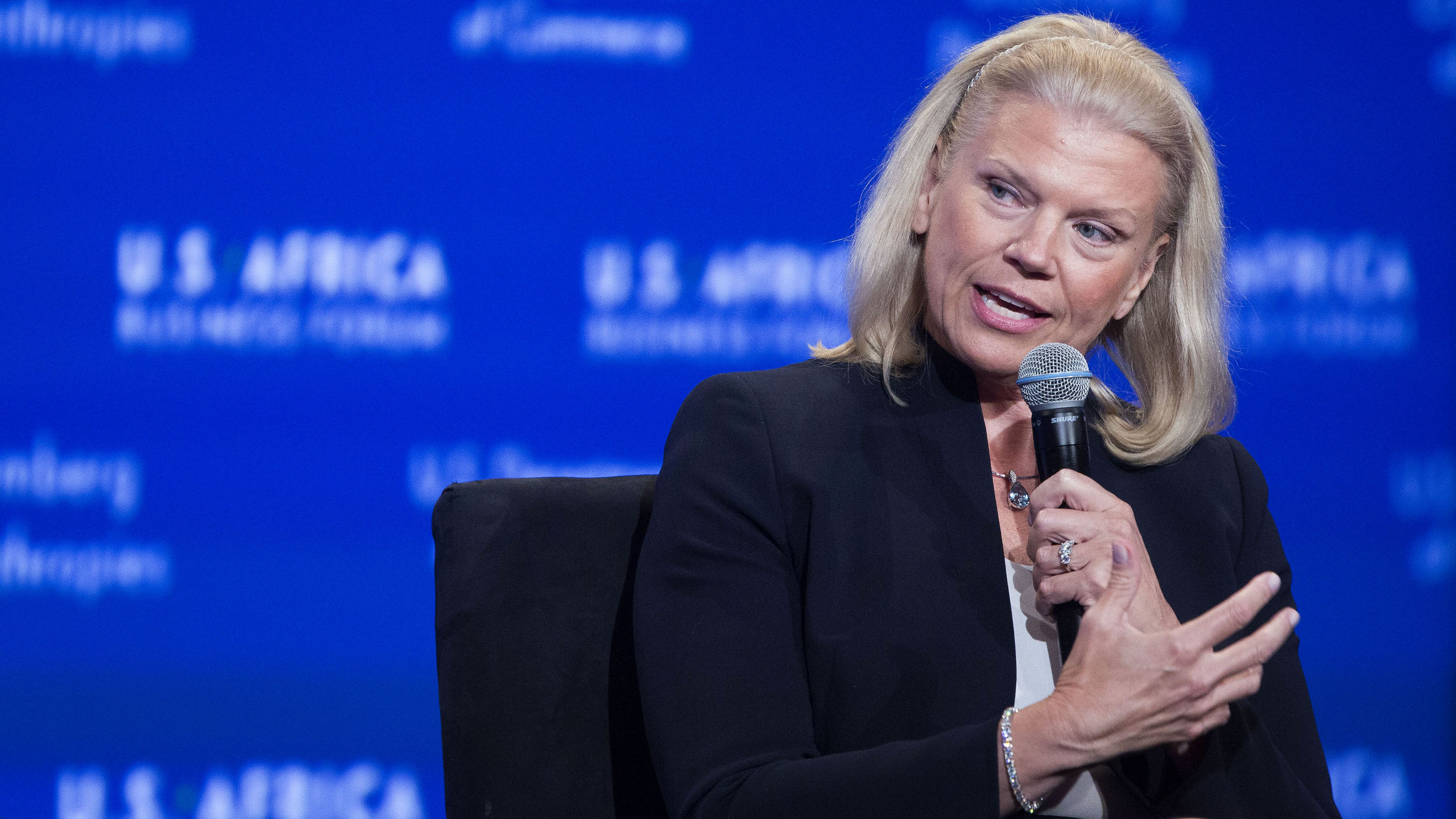 IBMが半導体事業をグローバルFに譲渡へ－税前費用47億ドルを計上 - Bloomberg